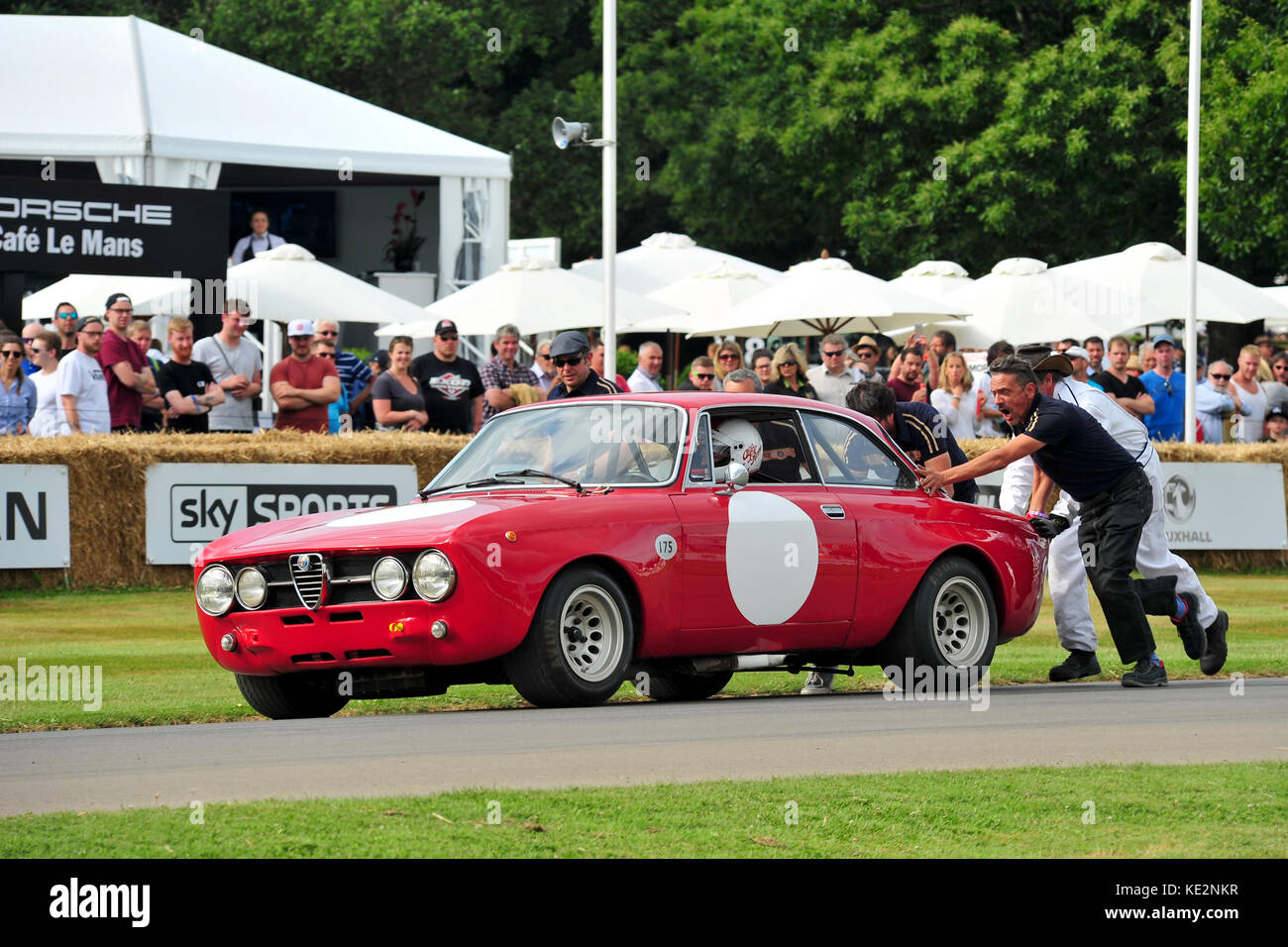 Alfa romeo broken down hi-res stock photography and images - Alamy