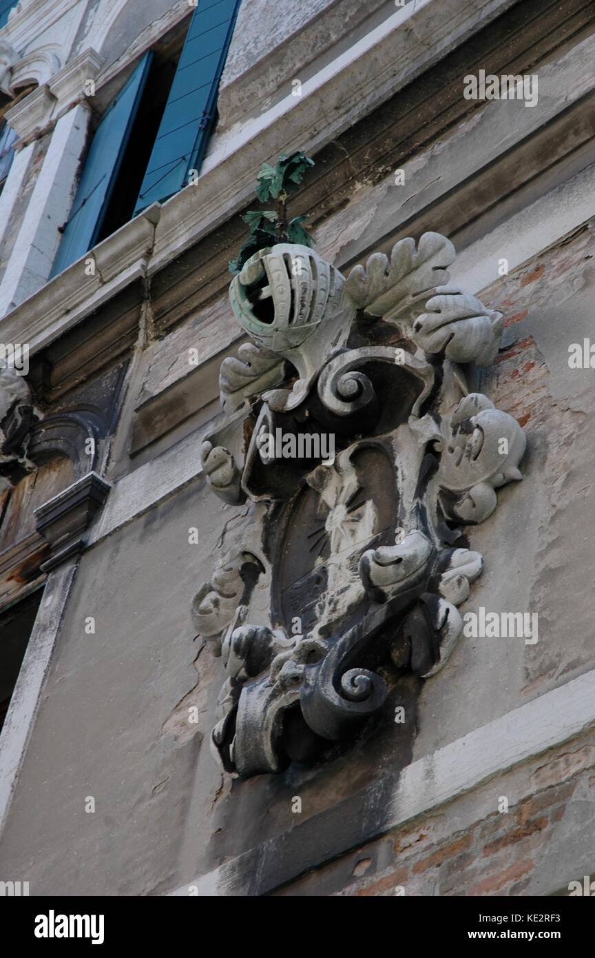 Crumbling buildings under hi-res stock photography and images - Alamy