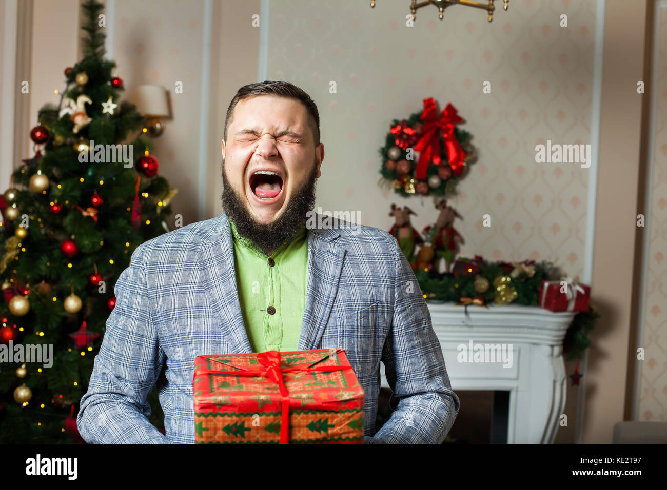 man with beard yawning and holding a box Stock Photo - Alamy