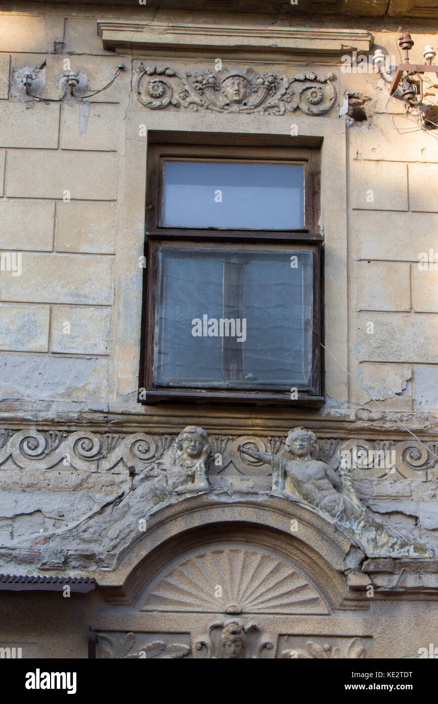 Windows on the old building, old kibitz window Stock Photo - Alamy