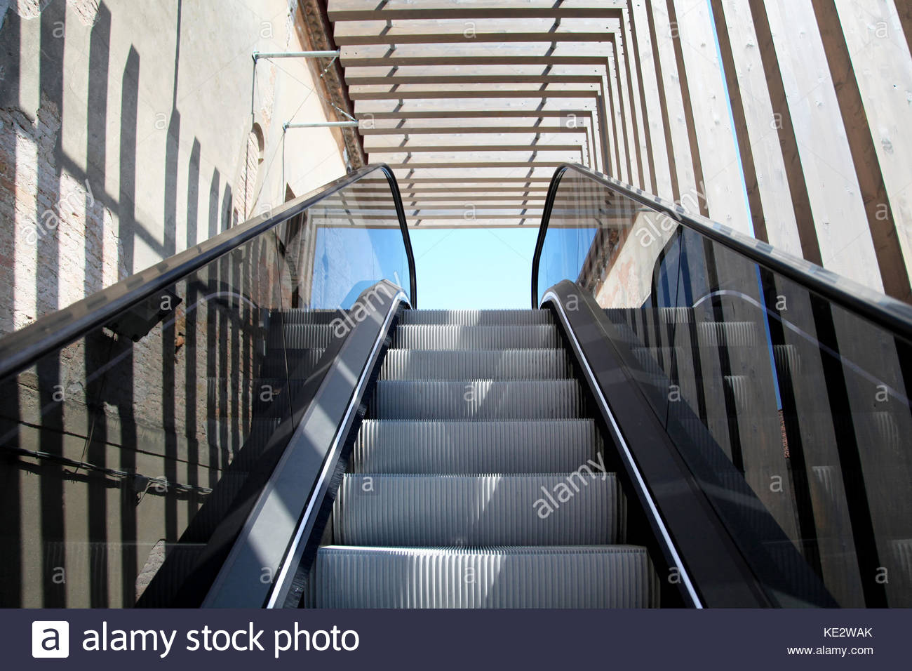 Glass Elevator Outside Stock Photos & Glass Elevator Outside Stock ...