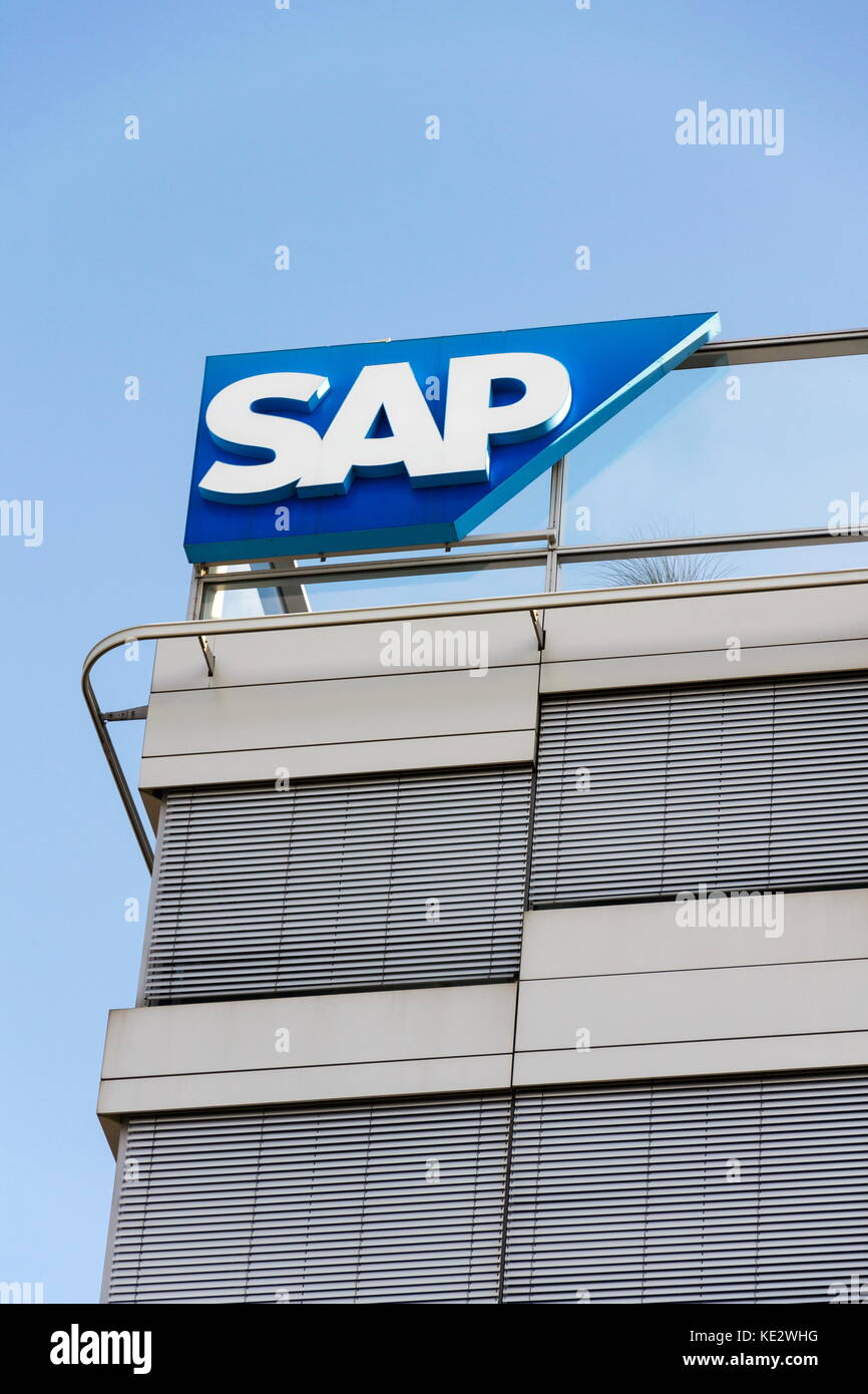 Digital consultancy hi-res stock photography and images - Alamy