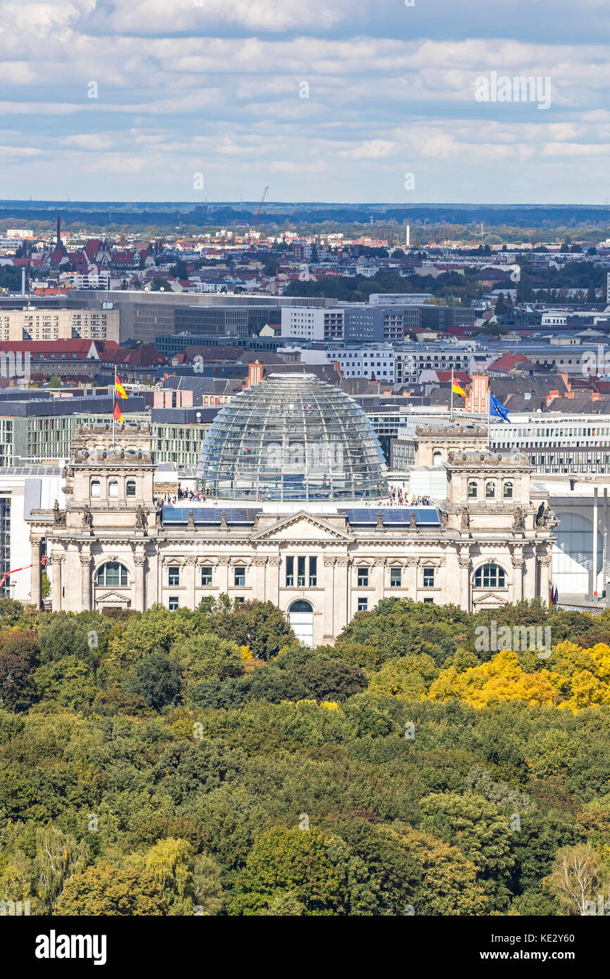 Large glass dome on the roof of German parliament building (Deutscher ...