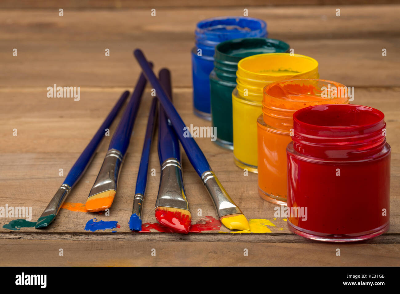 Poster colors hi-res stock photography and images - Alamy