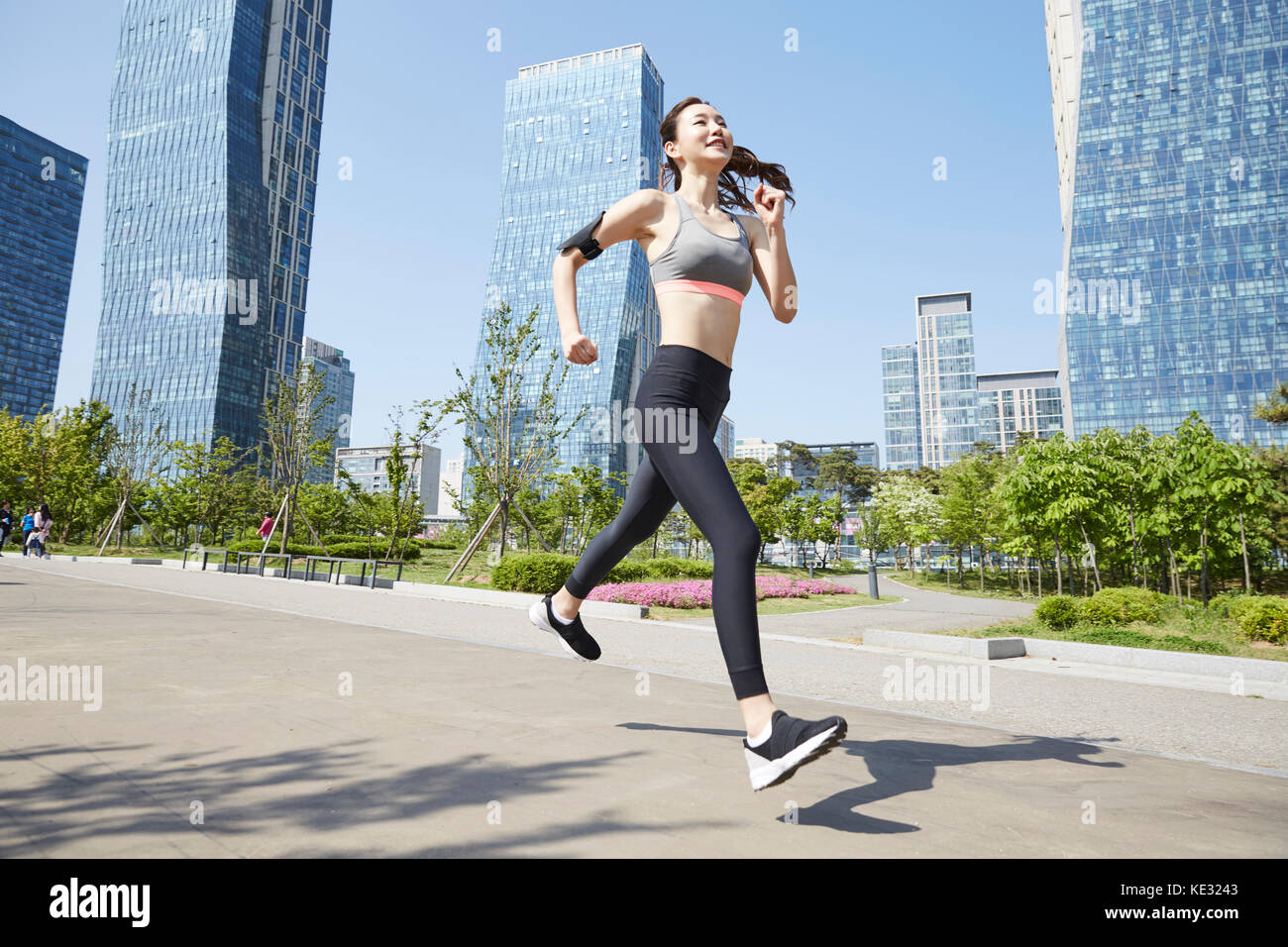 Running side building hi-res stock photography and images - Alamy