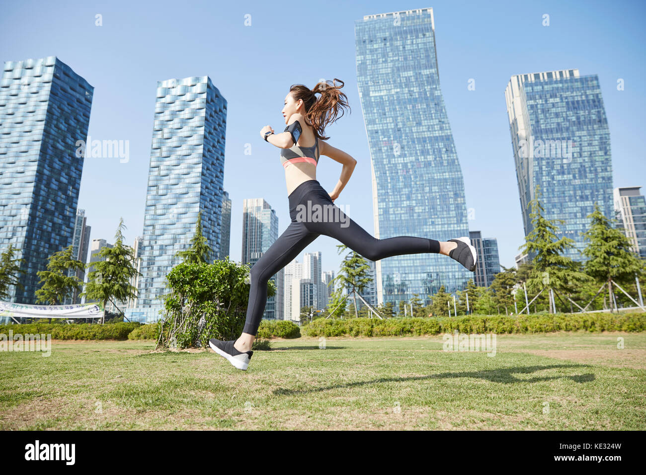 Side view of young slim woman running Stock Photo - Alamy