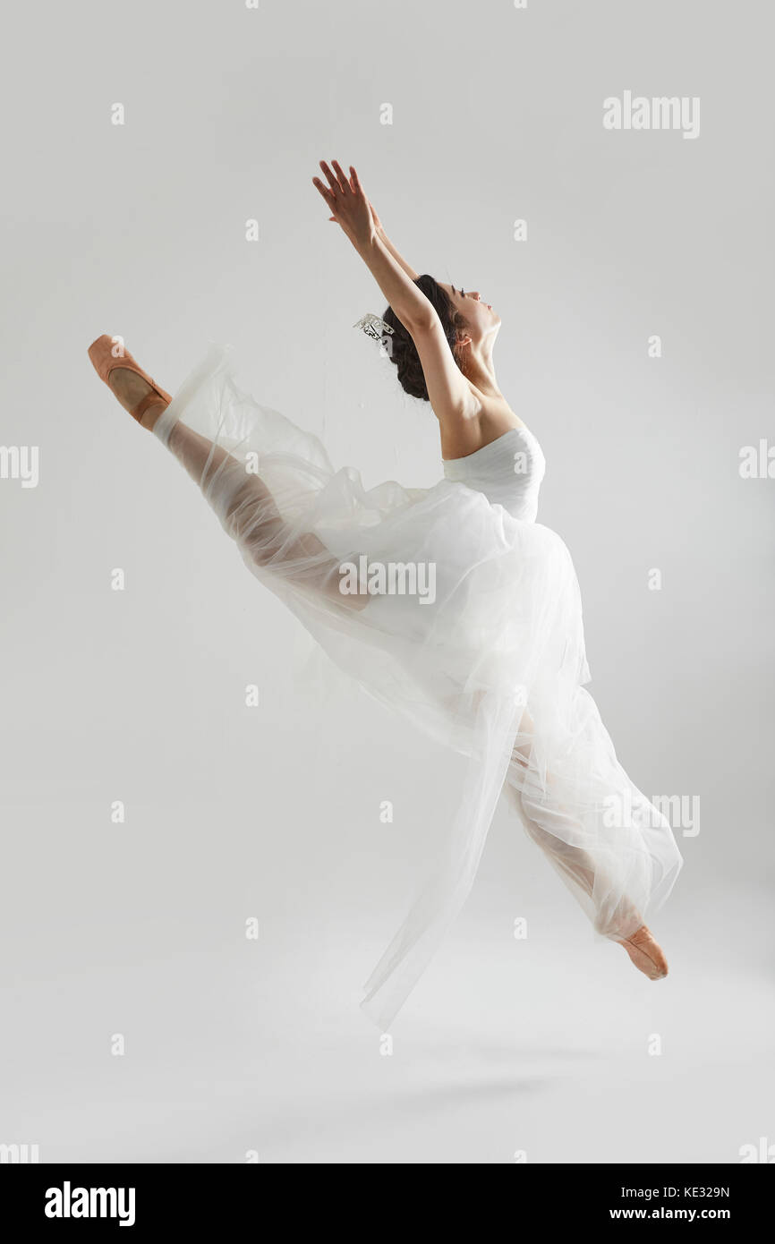 Ballerina jumping hi-res stock photography and images - Alamy