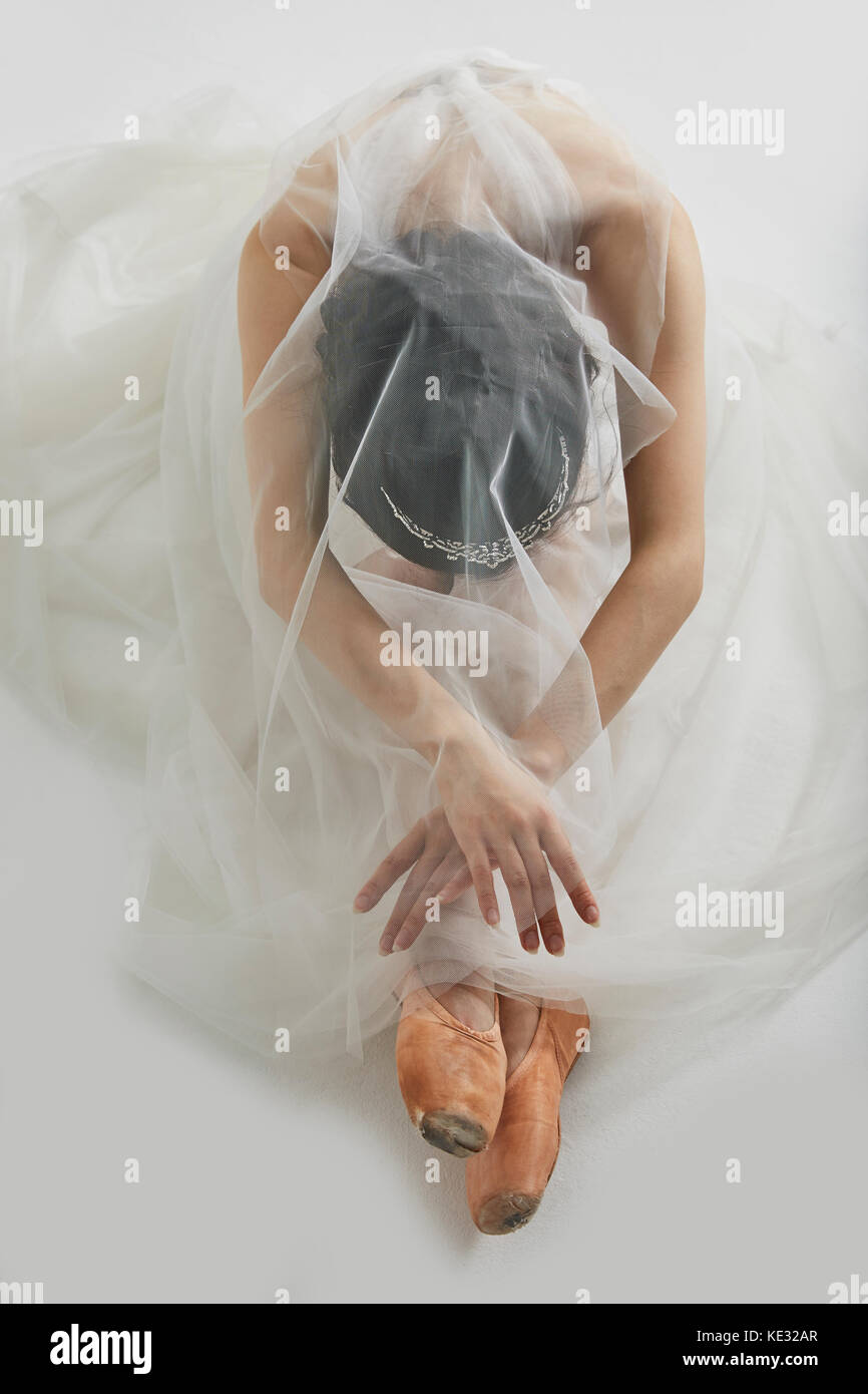 Side view back of the dress hi-res stock photography and images - Alamy