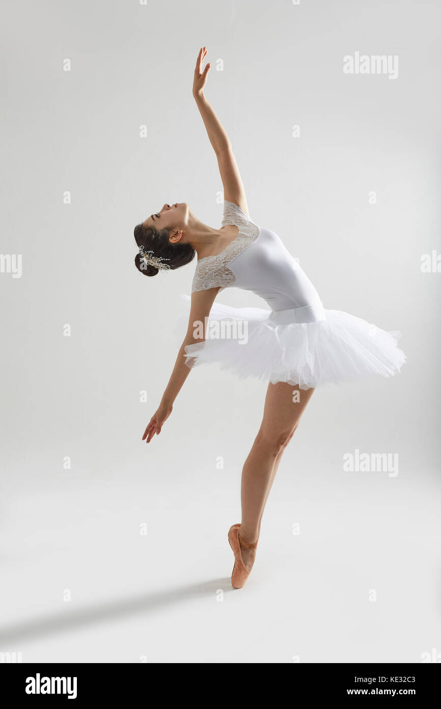 Side view of young elegant ballerina Stock Photo - Alamy