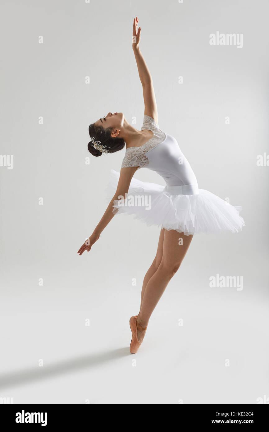 Side view of young elegant ballerina Stock Photo - Alamy