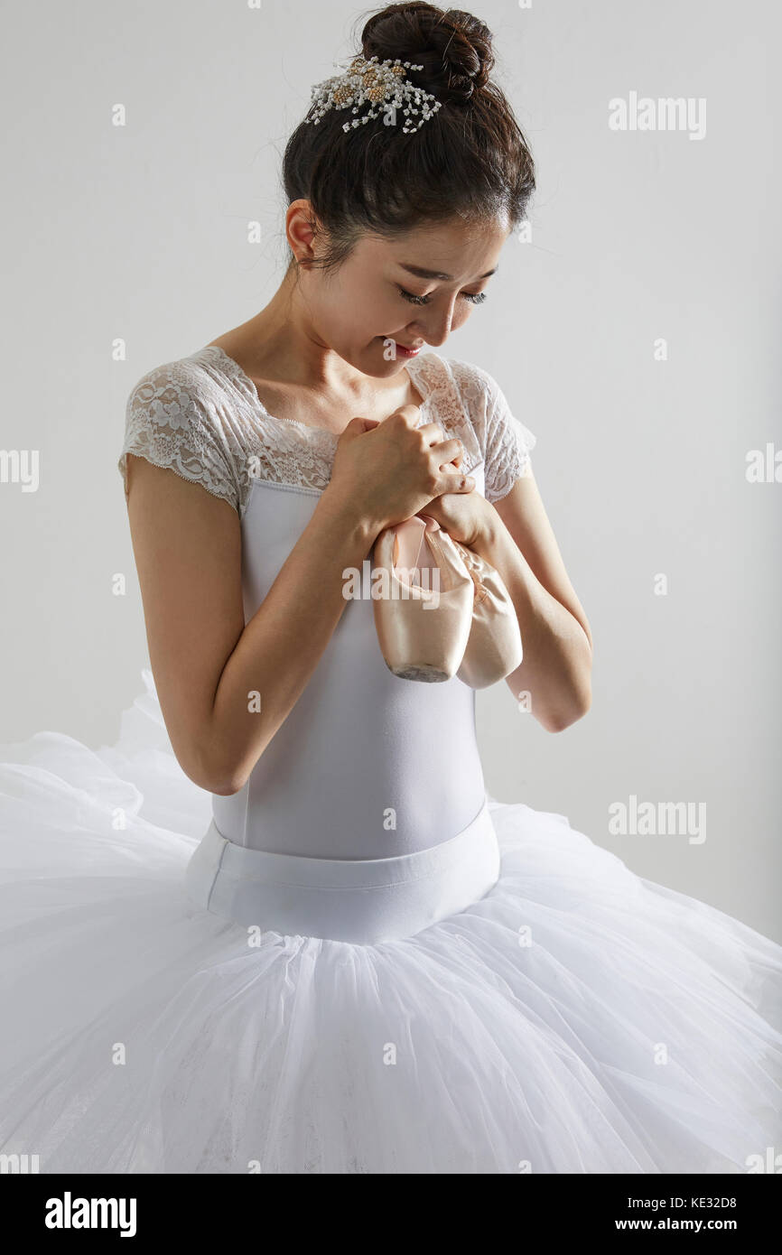 Side view of young smiling ballerina Stock Photo - Alamy