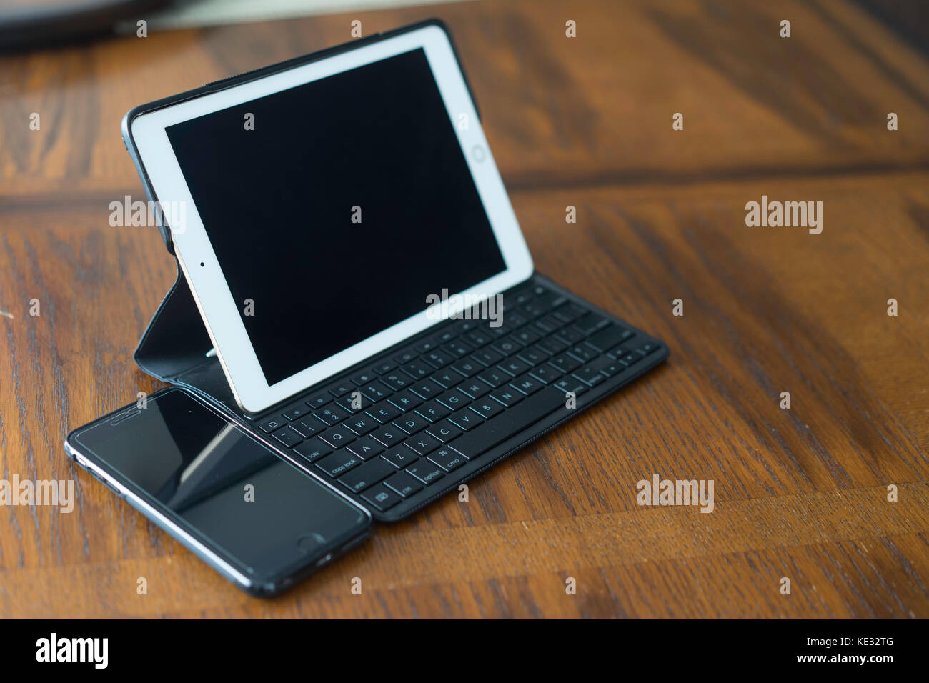 Tablet cell hi-res stock photography and images - Alamy