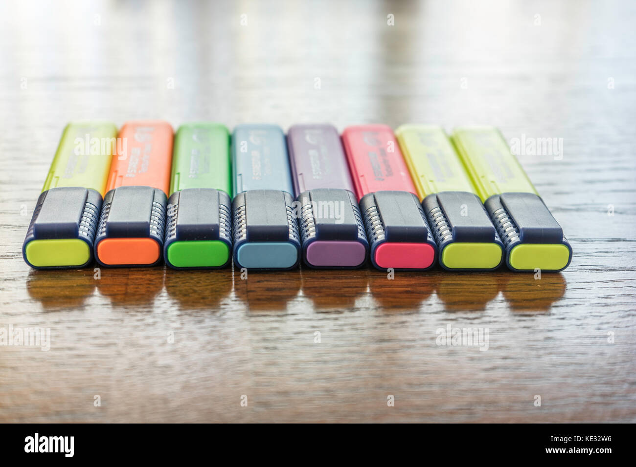 Packet of 8 Office Highlighters Stock Photo - Alamy