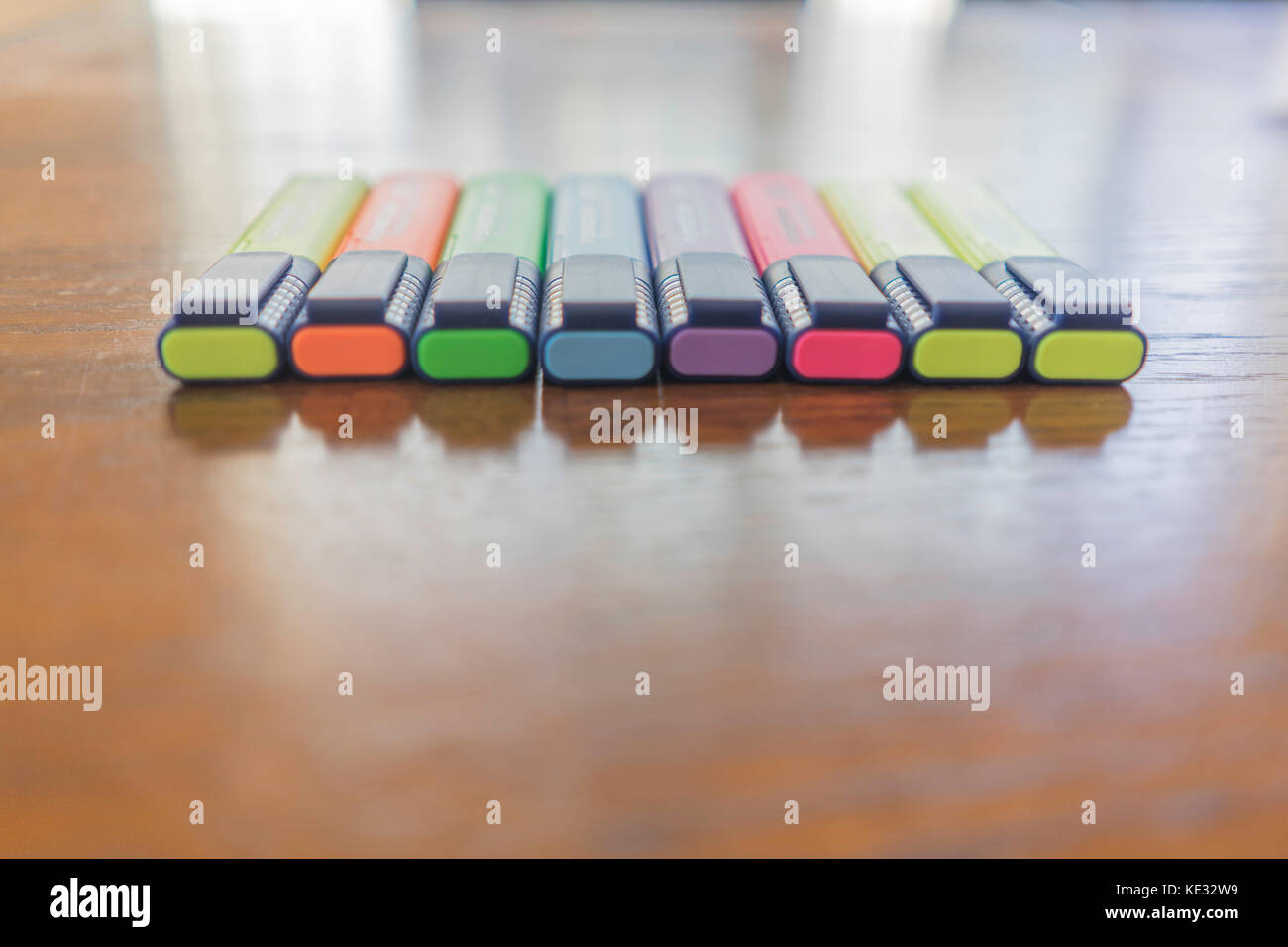 Packet of 8 Office Highlighters Stock Photo - Alamy