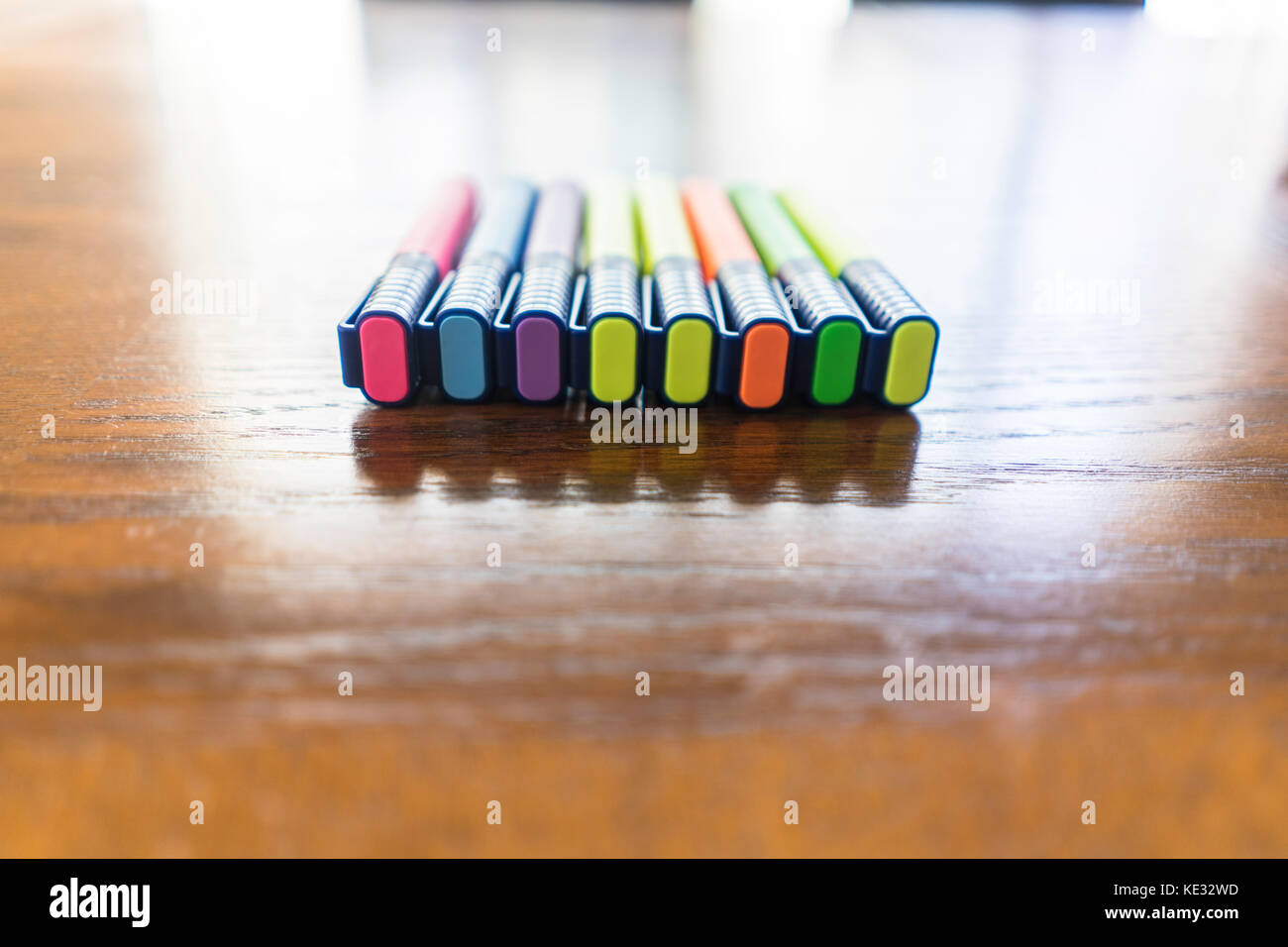 Packet of 8 Office Highlighters Stock Photo - Alamy