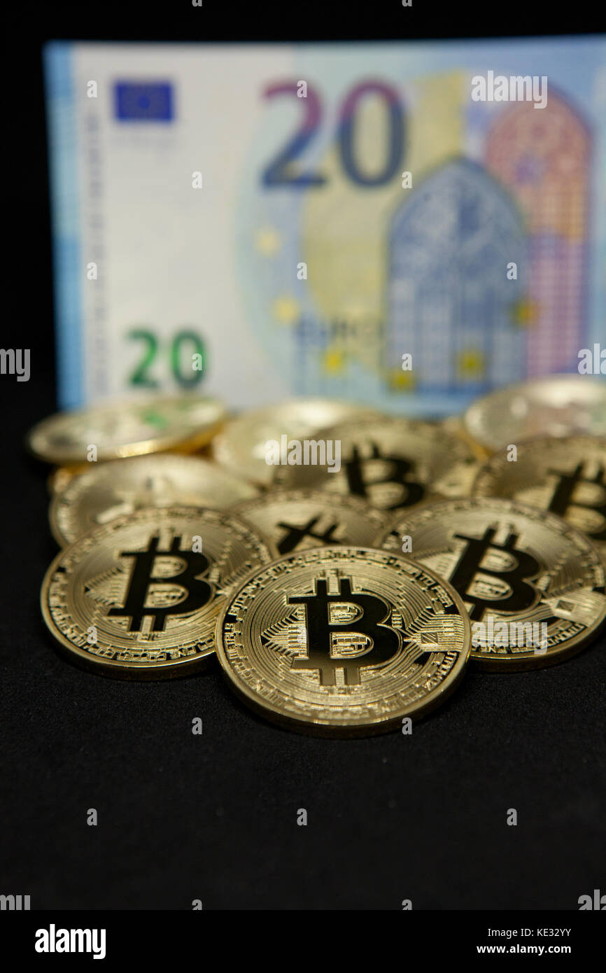 20 dollars gold coin hi-res stock photography and images - Alamy