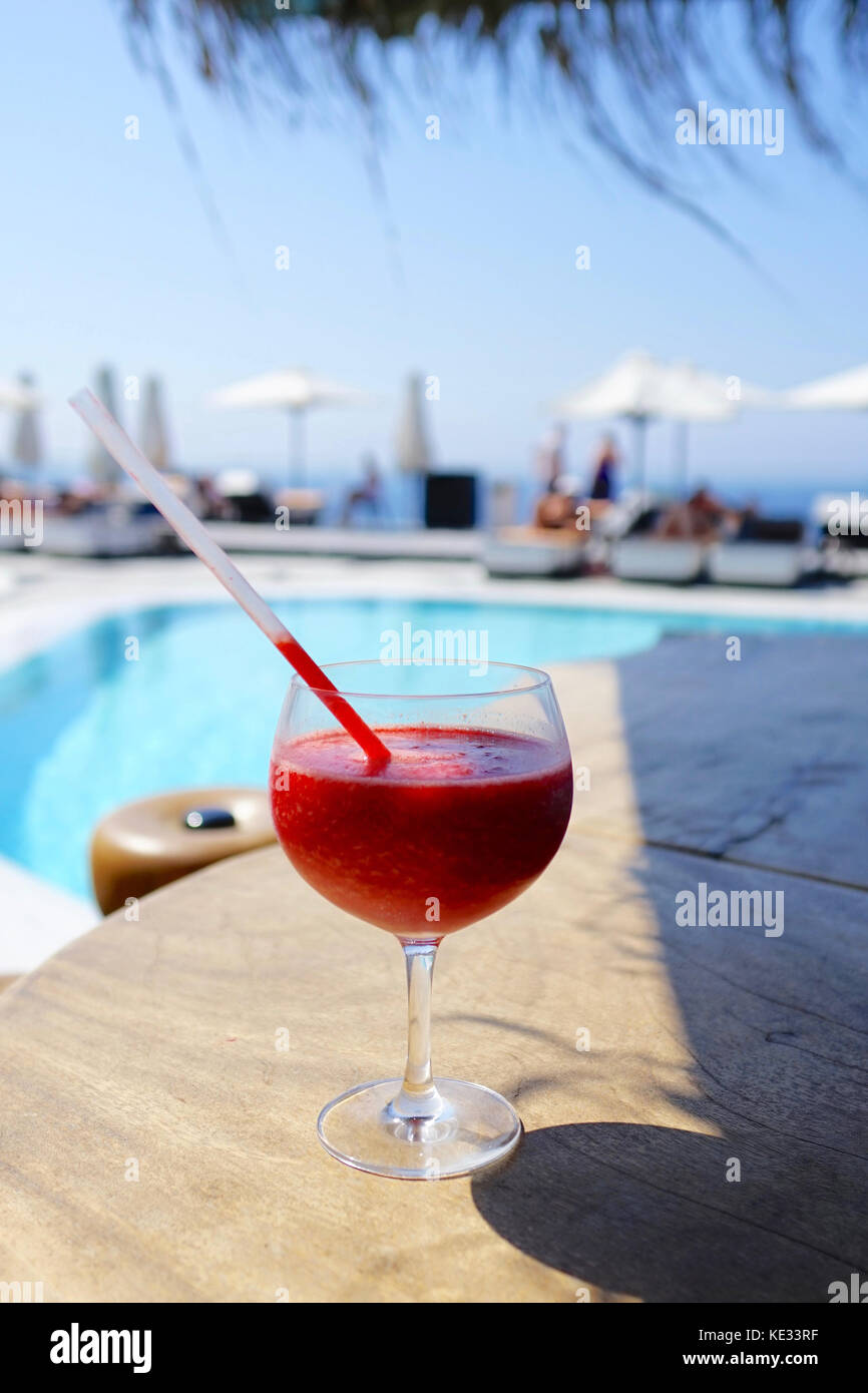 Cocktail at Poolside Stock Photo - Alamy