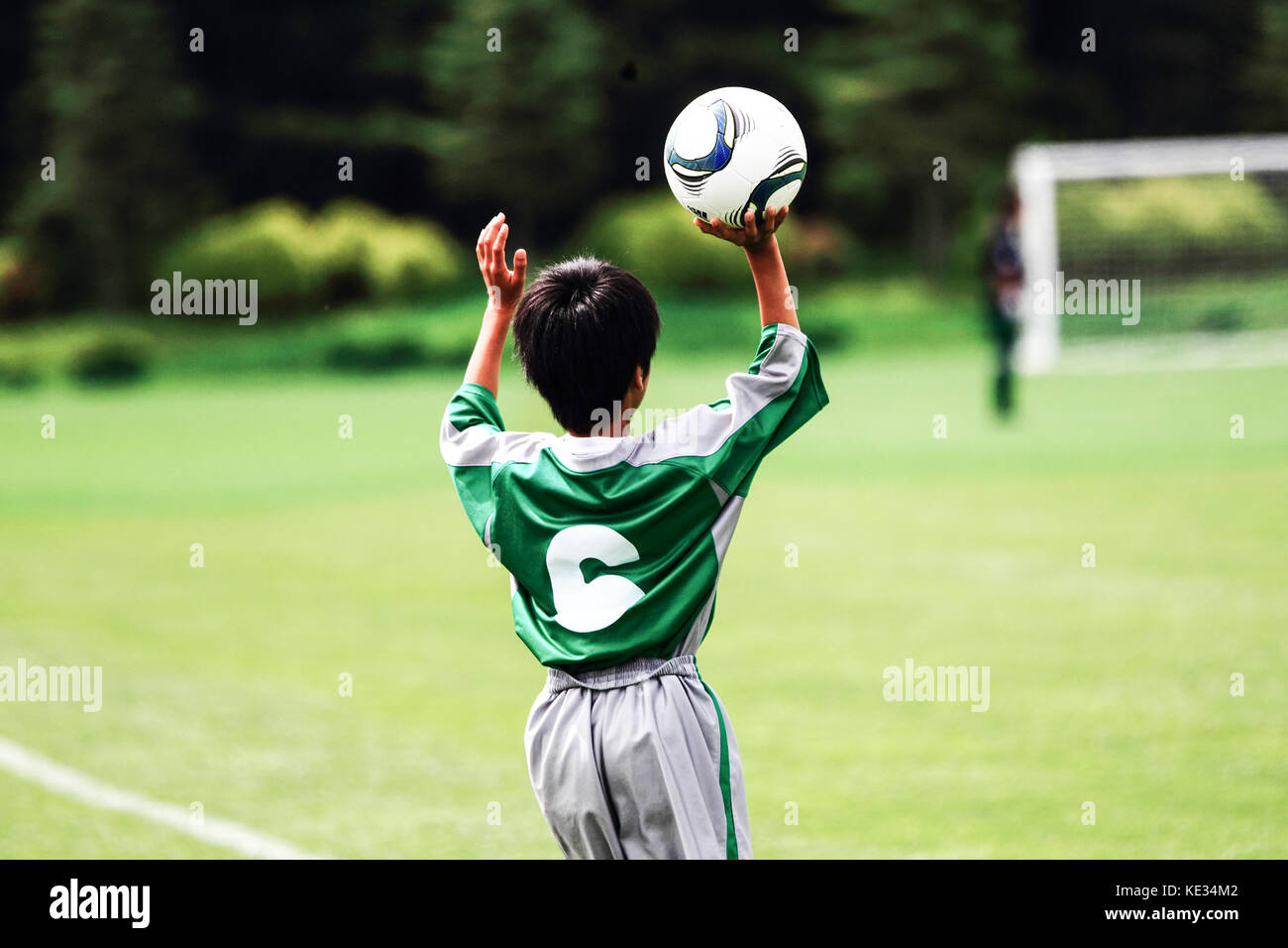Girl throwing soccer ball hi-res stock photography and images - Alamy