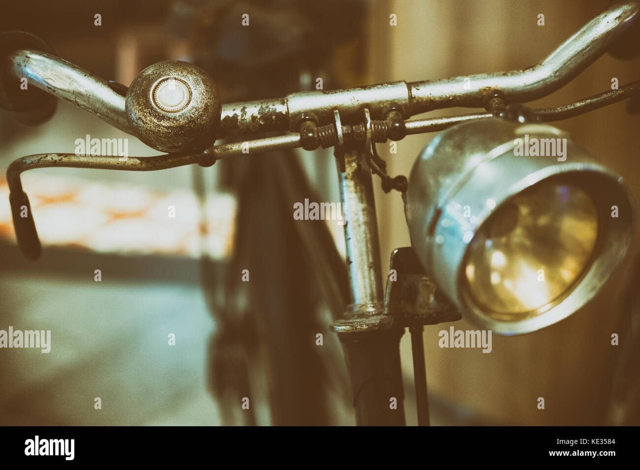 retro style black bicycle. old vintage bike Stock Photo - Alamy