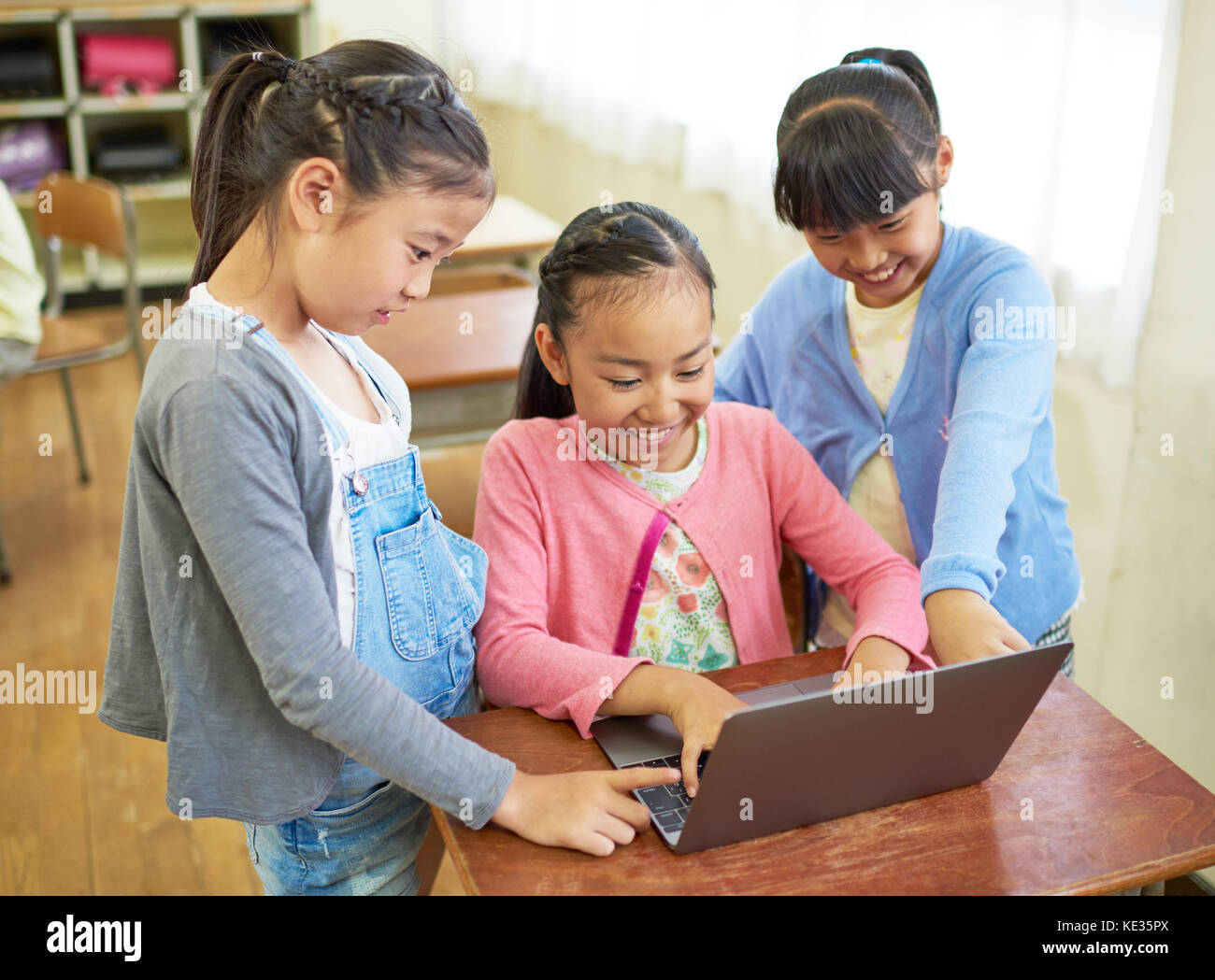 Japanese school girls hi-res stock photography and images - Alamy