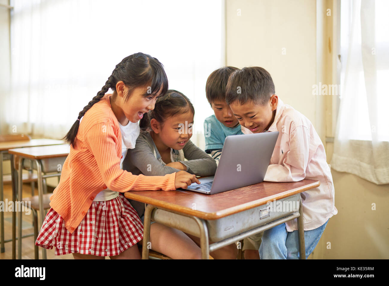 Japanese elementary school kids in the classroom Stock Photo - Alamy