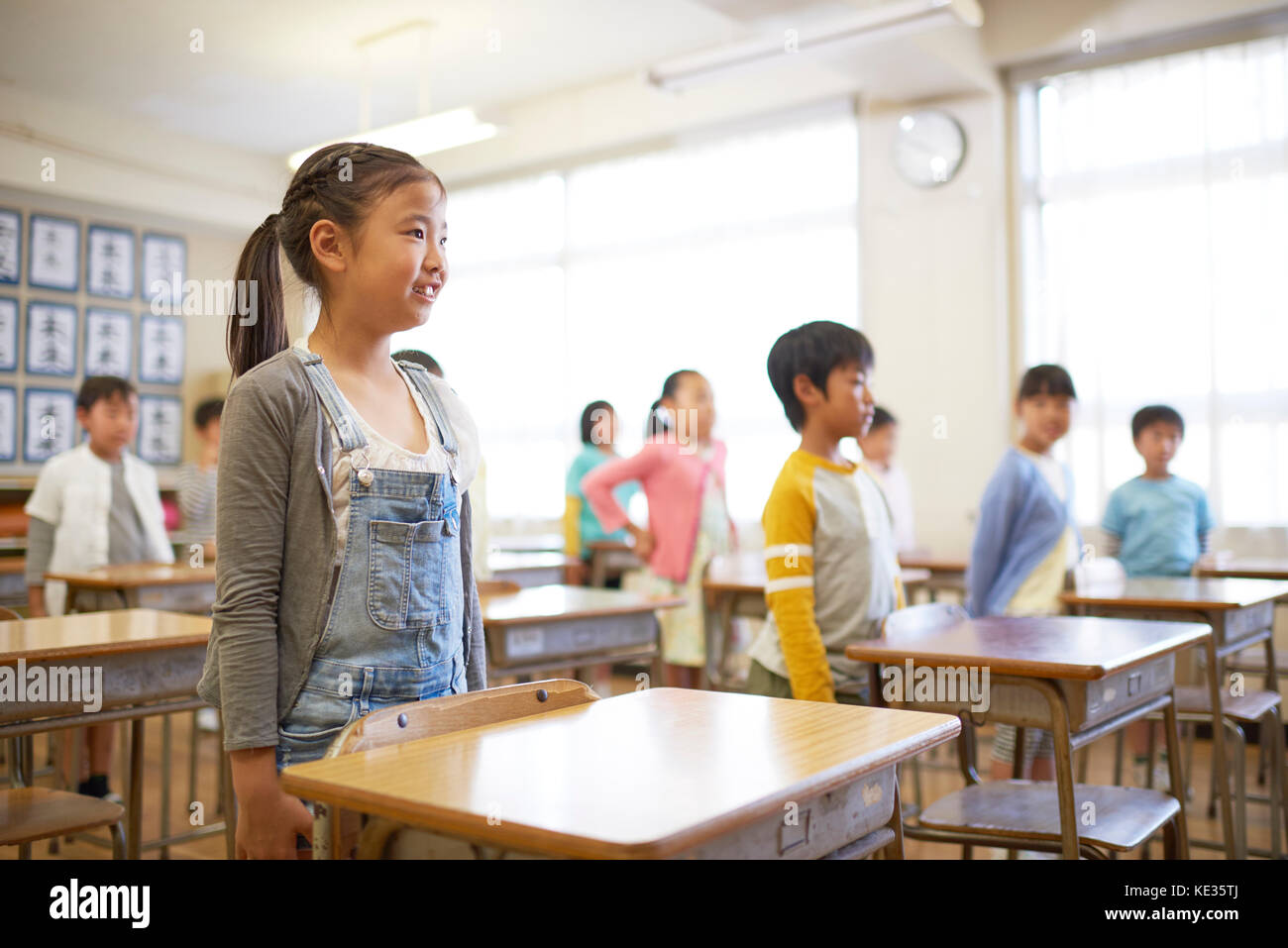 Japanese elementary school kids in the classroom Stock Photo - Alamy