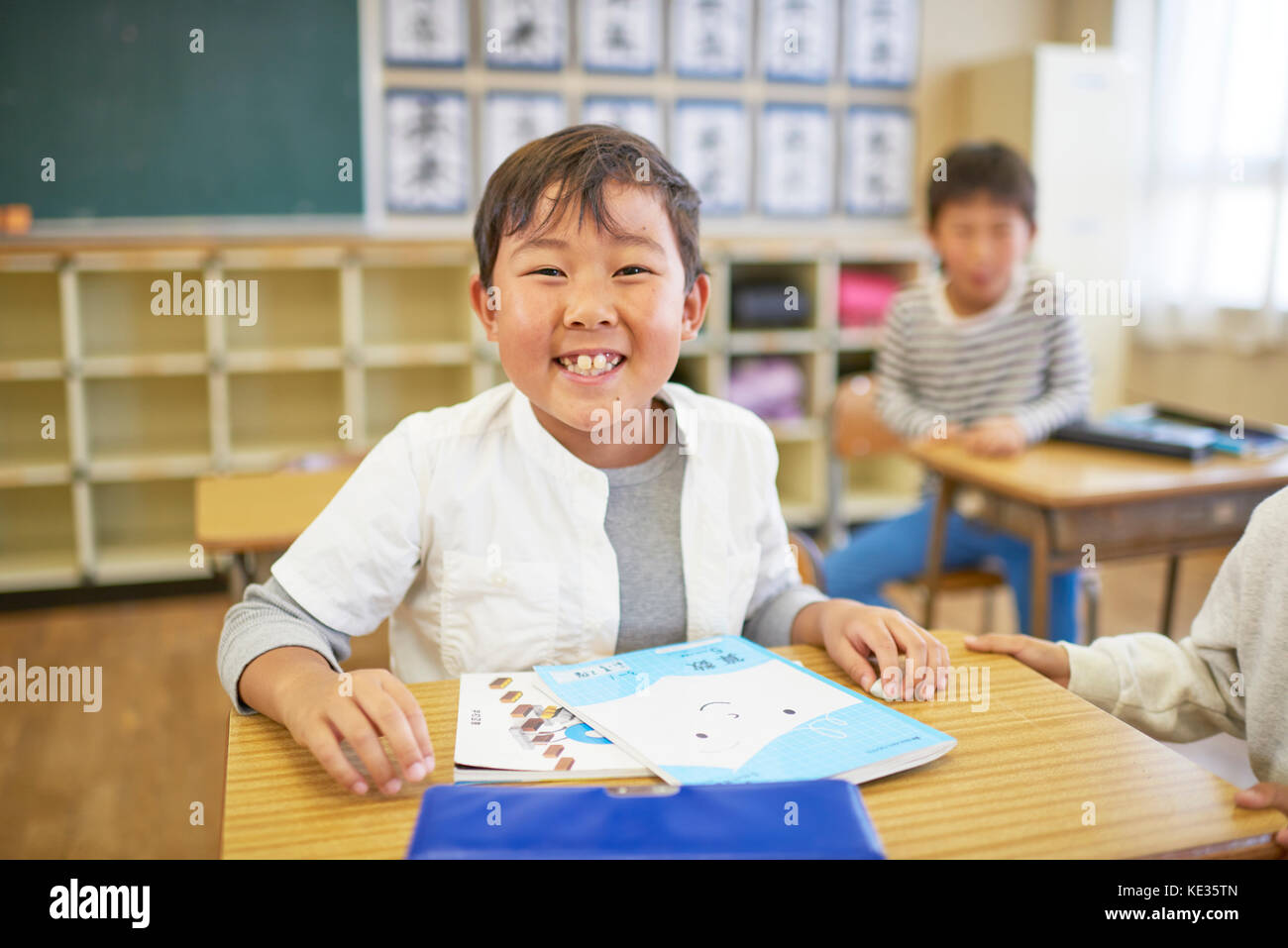 Japanese elementary school kid in the classroom Stock Photo - Alamy