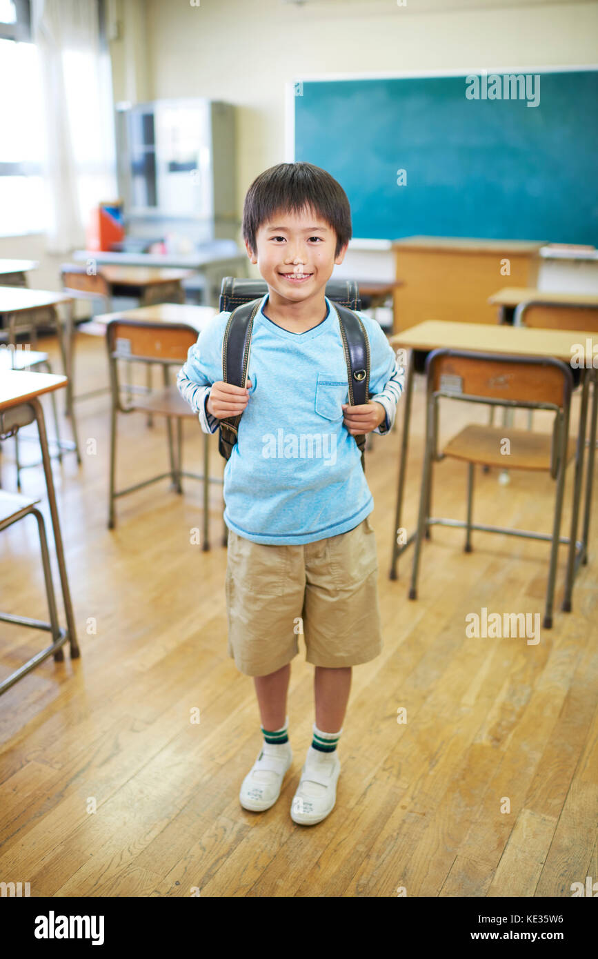 Japanese elementary school kid in the classroom Stock Photo - Alamy
