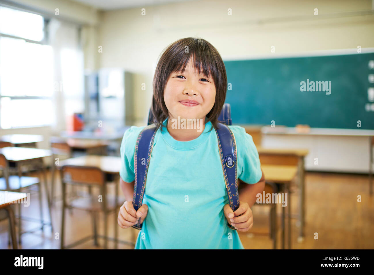Japanese elementary school kid in the classroom Stock Photo - Alamy