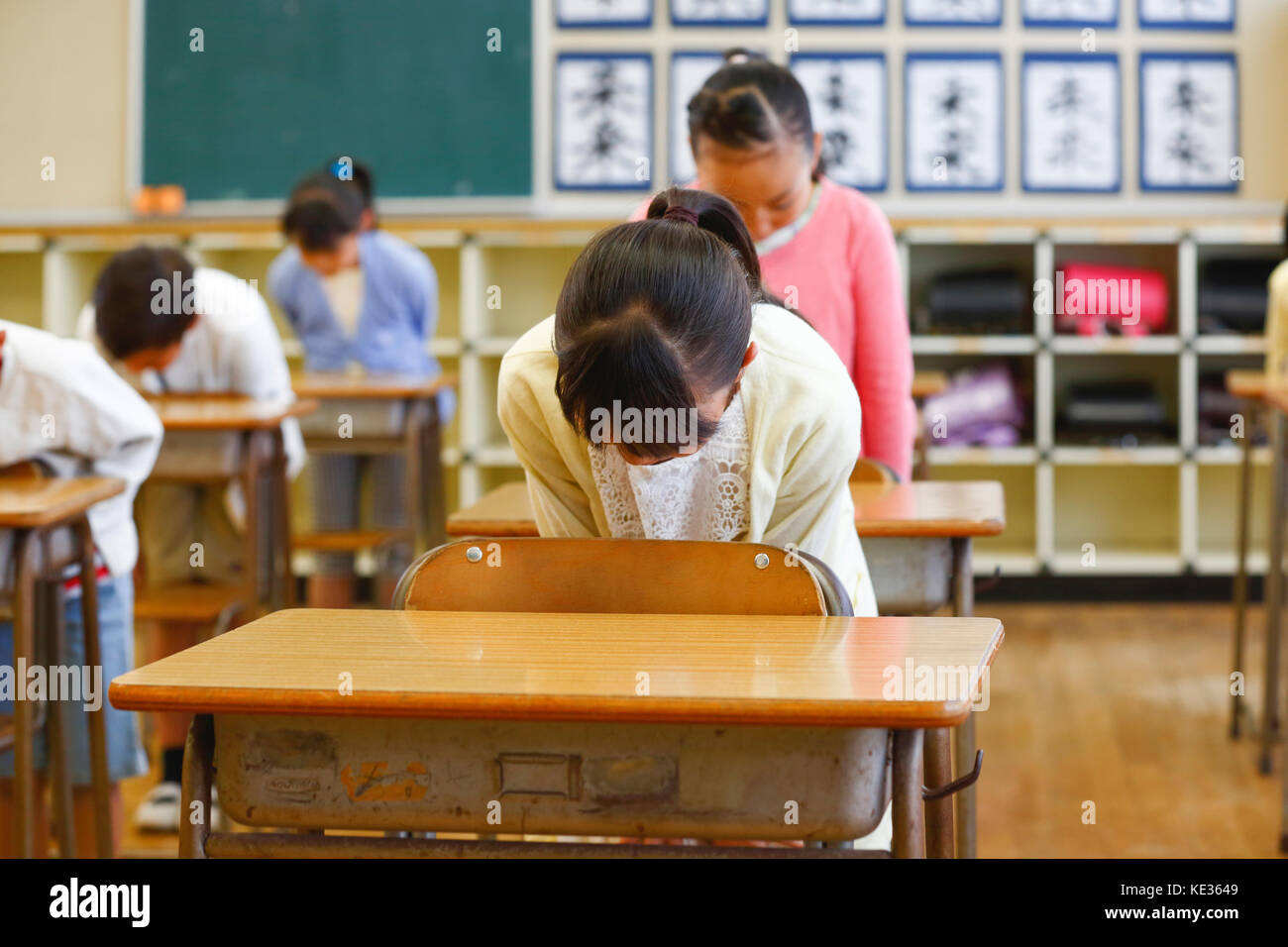 Japanese elementary school kids in the classroom Stock Photo - Alamy