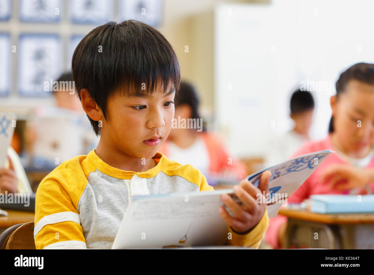 Japanese elementary school kid in the classroom Stock Photo - Alamy