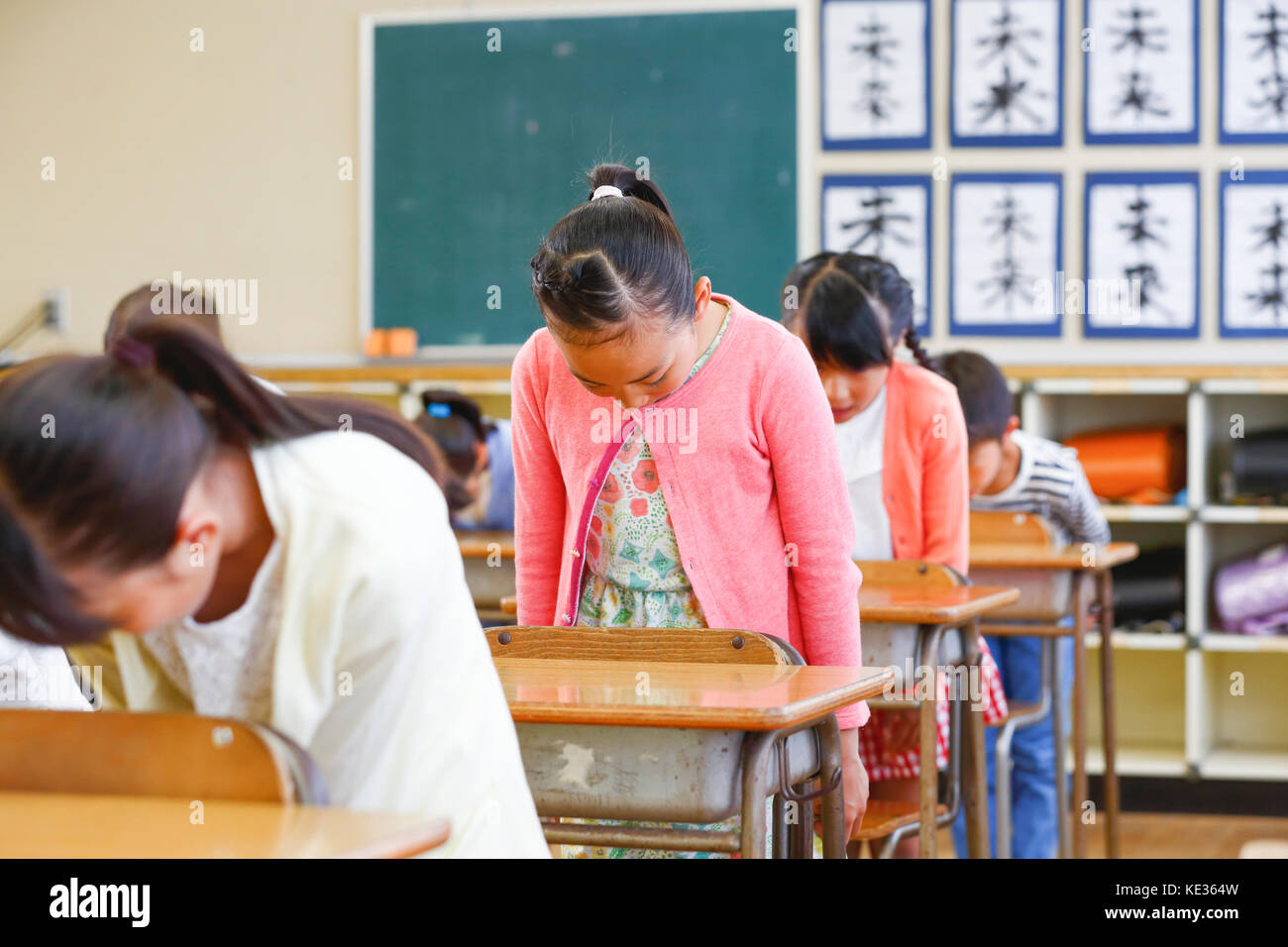 Japanese elementary school kids in the classroom Stock Photo - Alamy