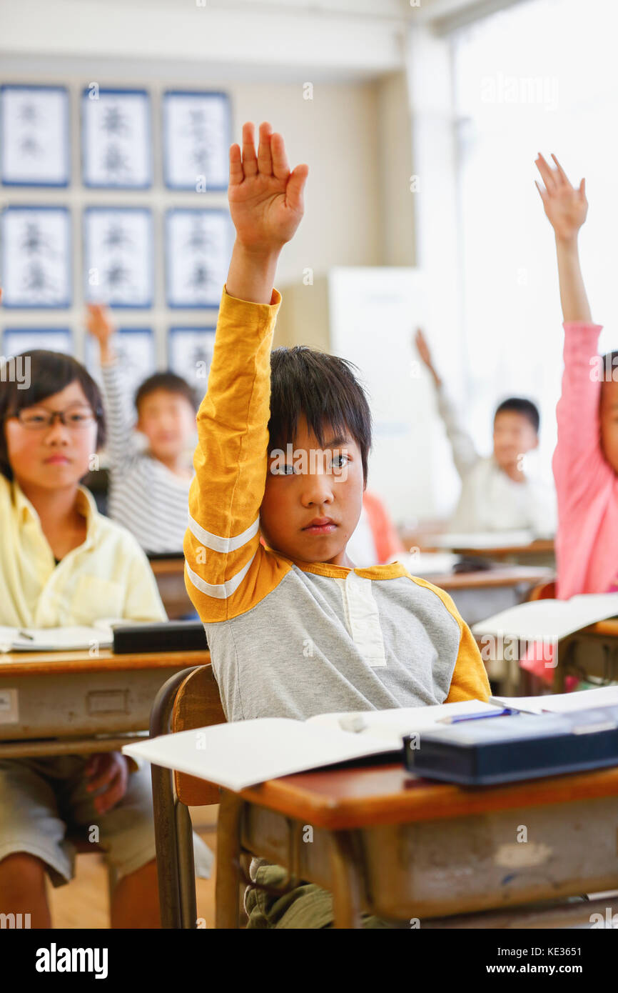 Japanese elementary school kids in the classroom Stock Photo - Alamy