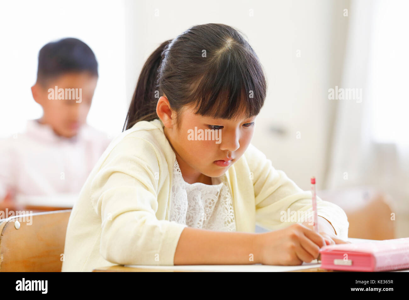 Japanese elementary school kid in the classroom Stock Photo - Alamy