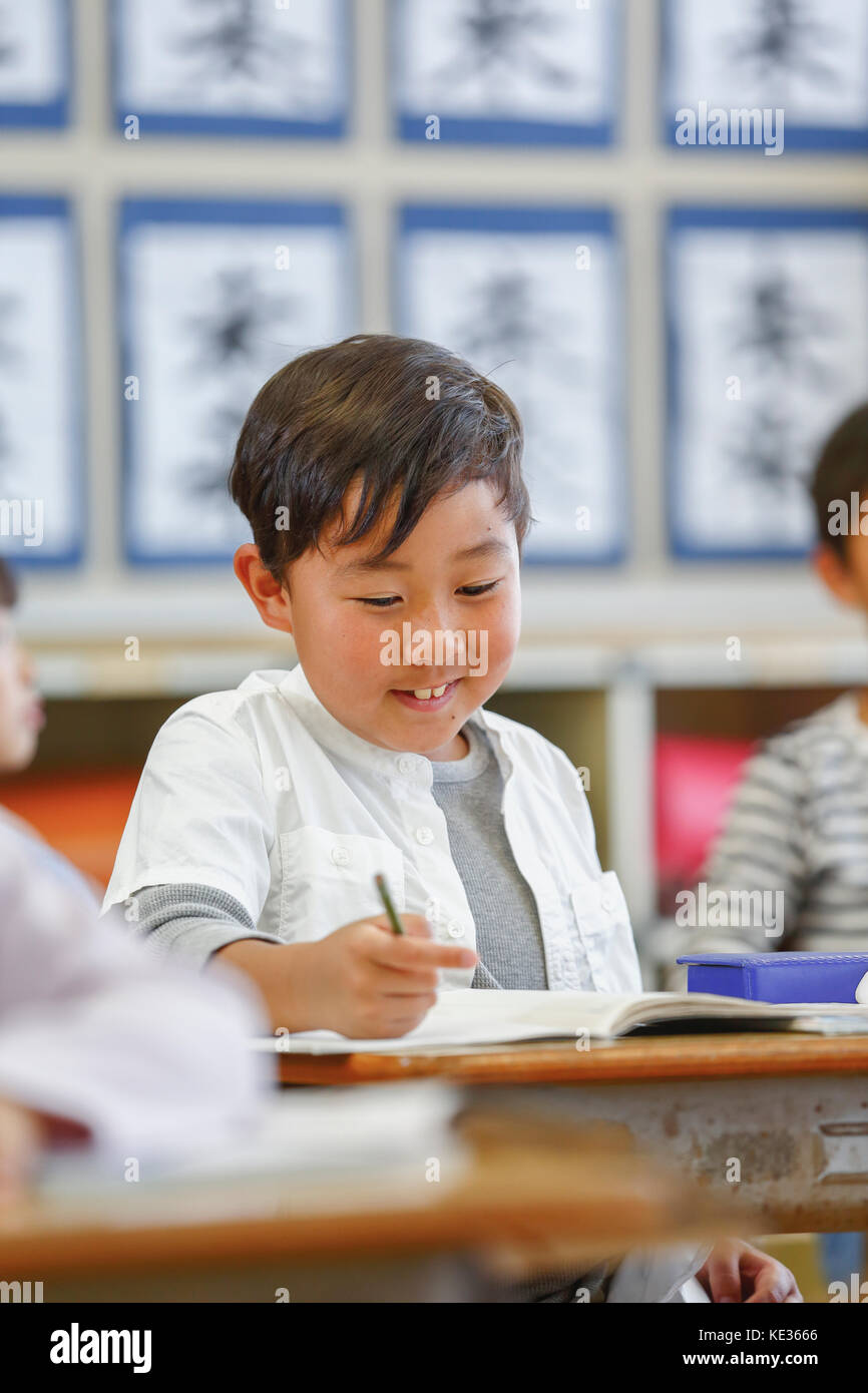 Japanese elementary school kid in the classroom Stock Photo - Alamy