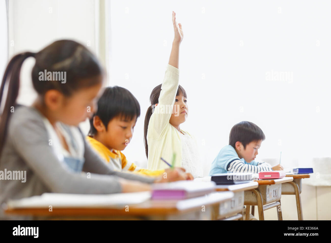 Japanese elementary school kids in the classroom Stock Photo - Alamy
