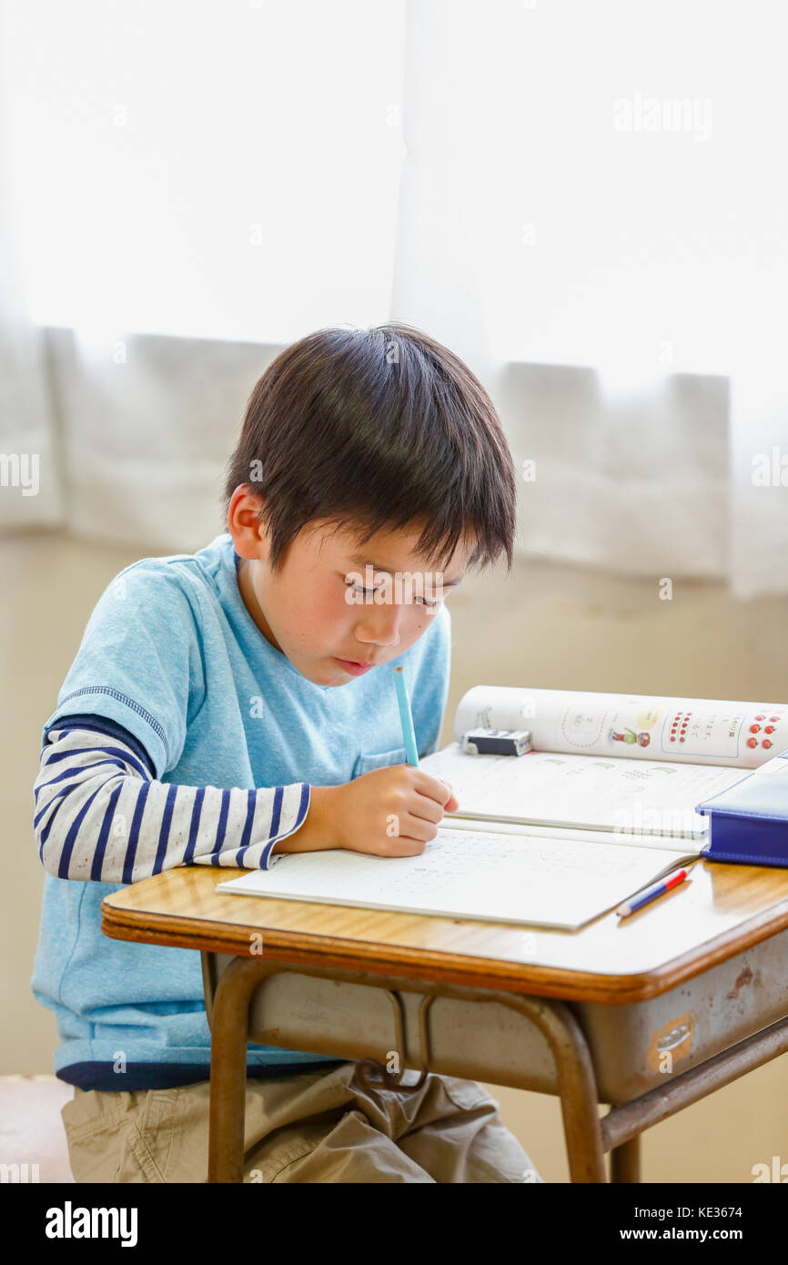 Japanese elementary school kid in the classroom Stock Photo - Alamy
