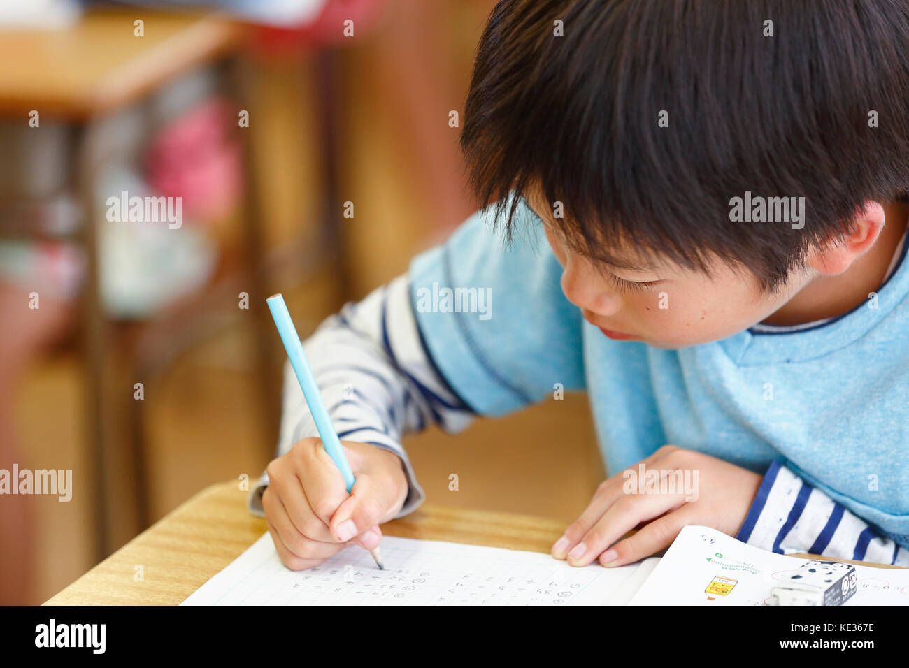 Japanese elementary school kid in the classroom Stock Photo - Alamy
