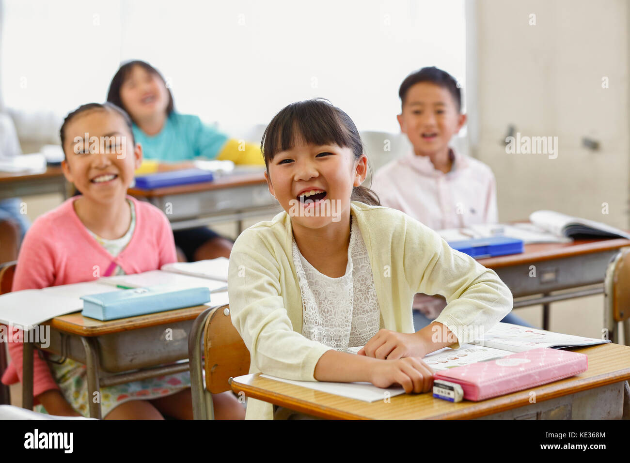 Japanese elementary school kids in the classroom Stock Photo - Alamy