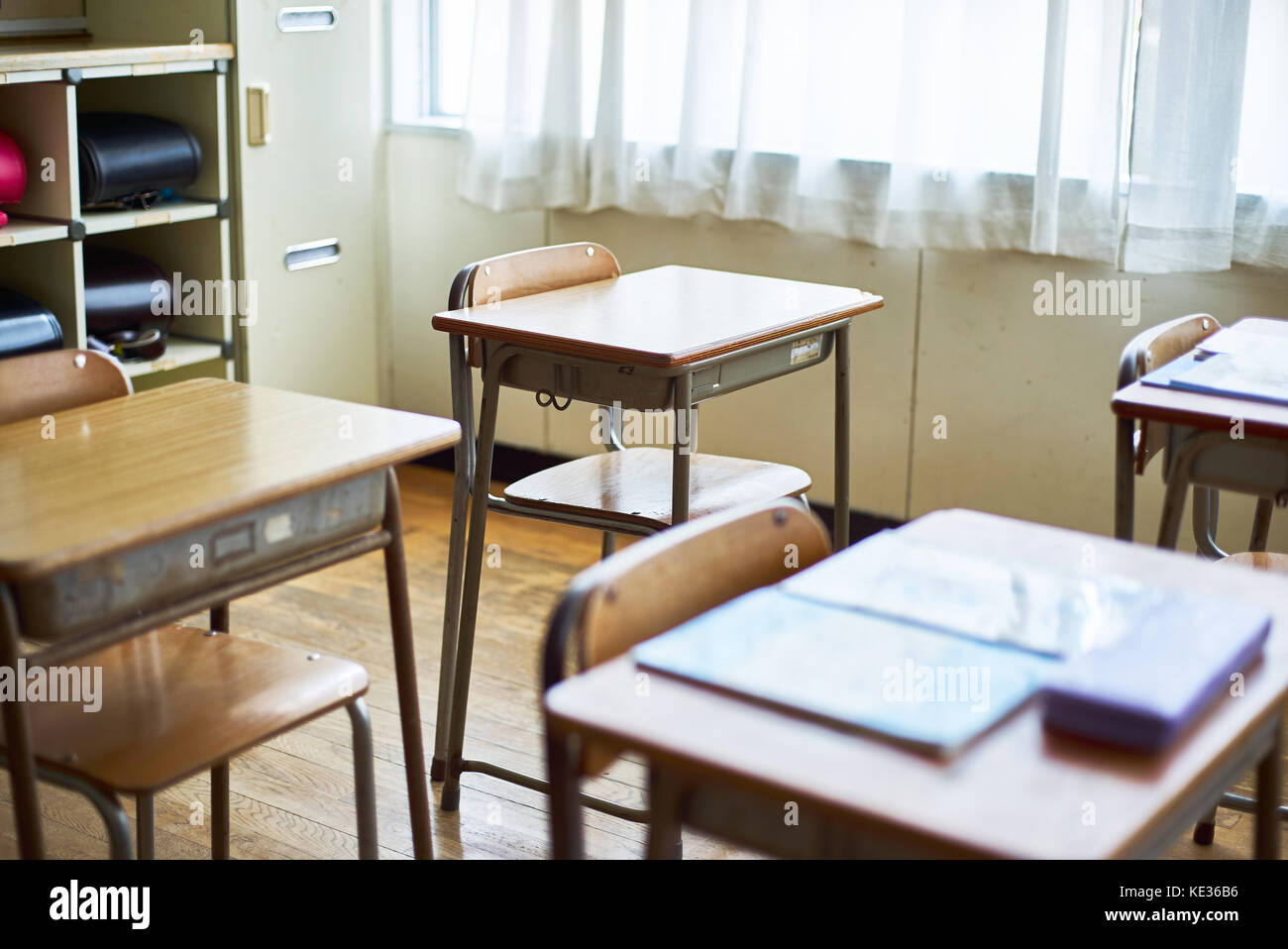 School japan classroom hi-res stock photography and images - Alamy