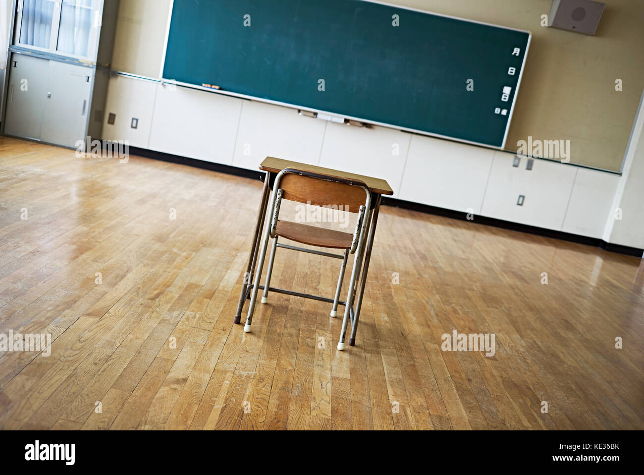 Empty chair classroom hi-res stock photography and images - Alamy