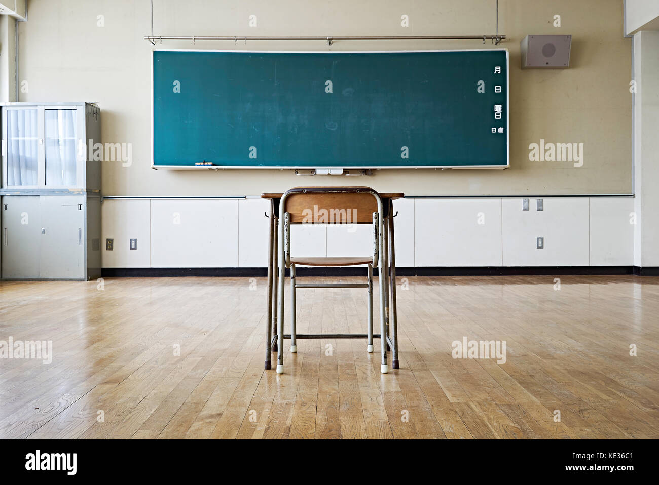 Class desk no chair hi-res stock photography and images - Alamy