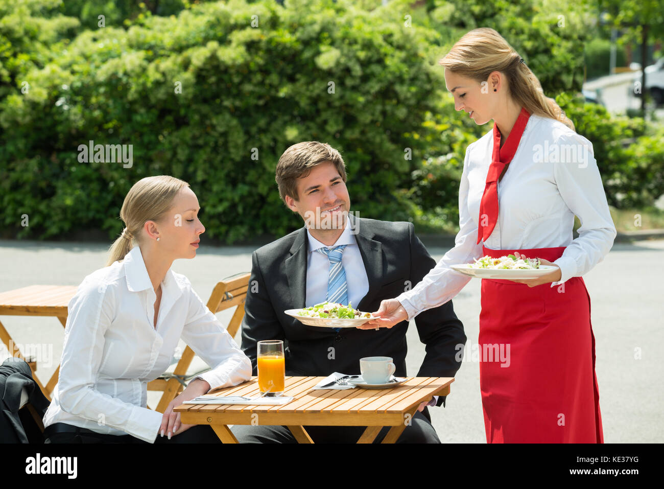 Waiter serving food restaurant hi-res stock photography and images - Alamy