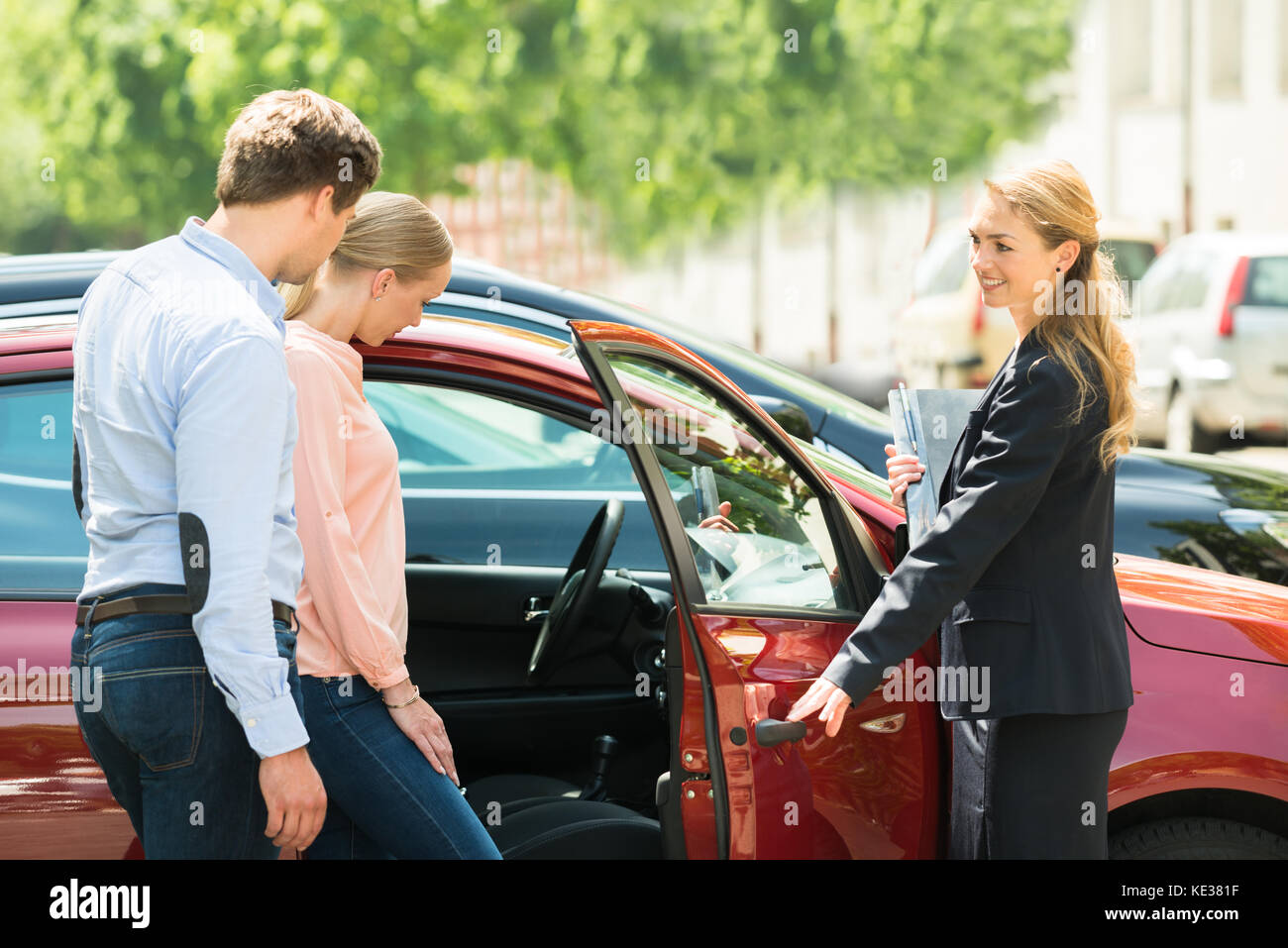 Customer service advisor hi-res stock photography and images - Alamy