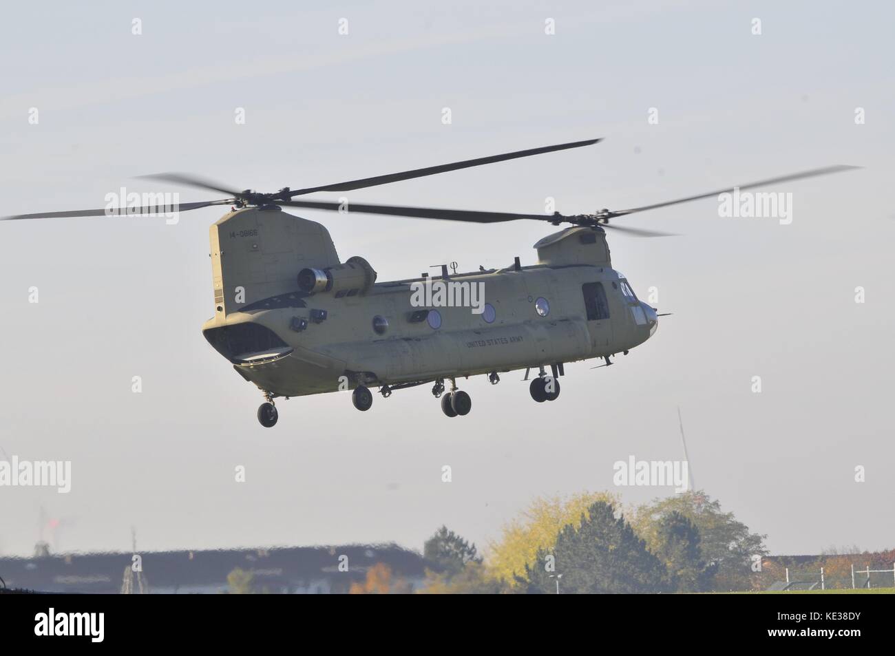 Ch 47 chinook helicopter hi-res stock photography and images - Alamy
