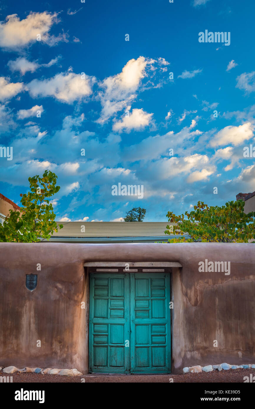 Adobe building hi-res stock photography and images - Alamy