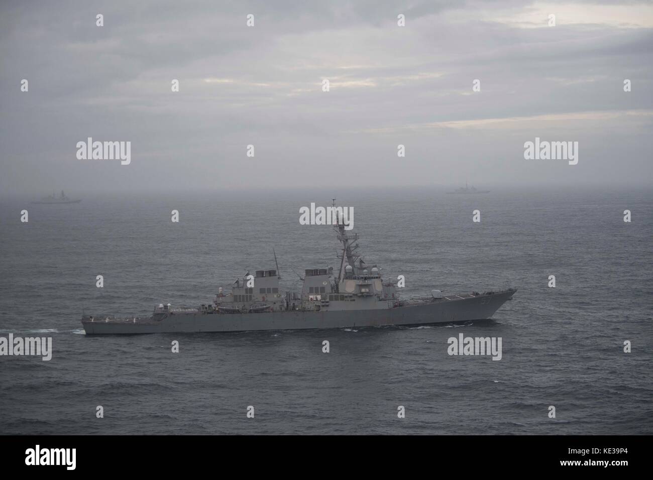 Arleigh Burke-class guided-missile destroyer USS Mitscher (DDG 57 Stock ...