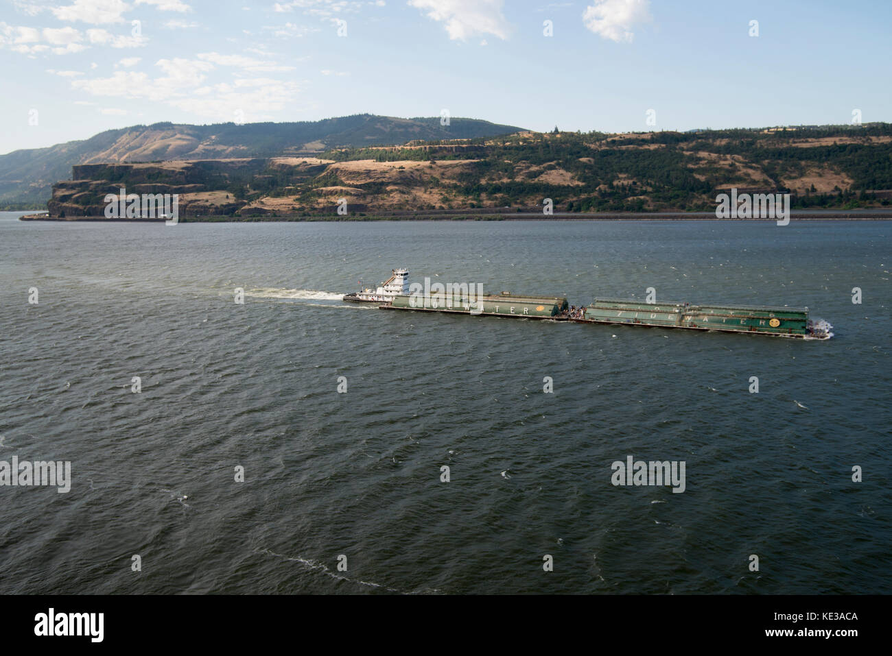 River barge on columbia river hi-res stock photography and images - Alamy