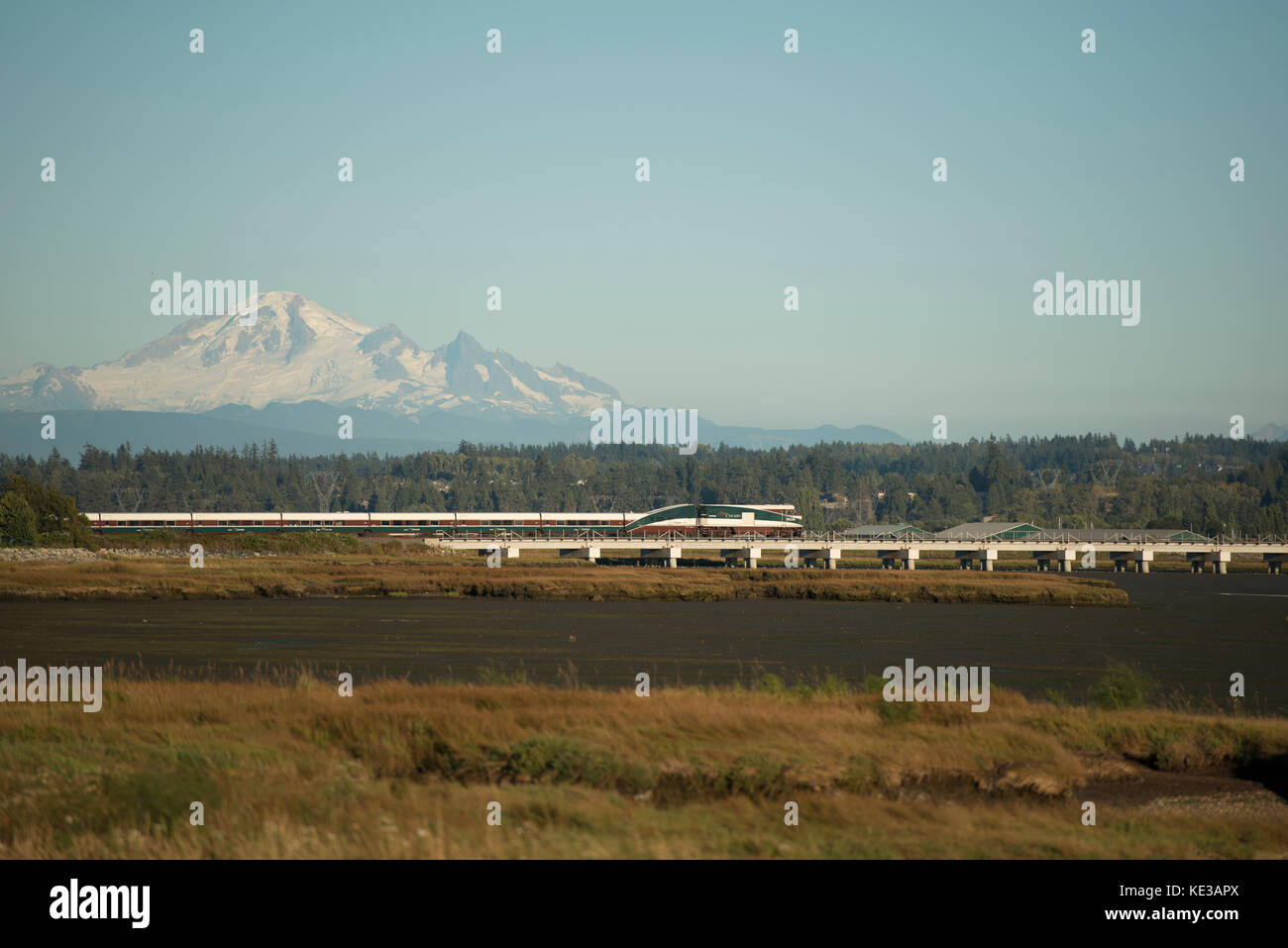 Amtrak cascades train hi-res stock photography and images - Alamy