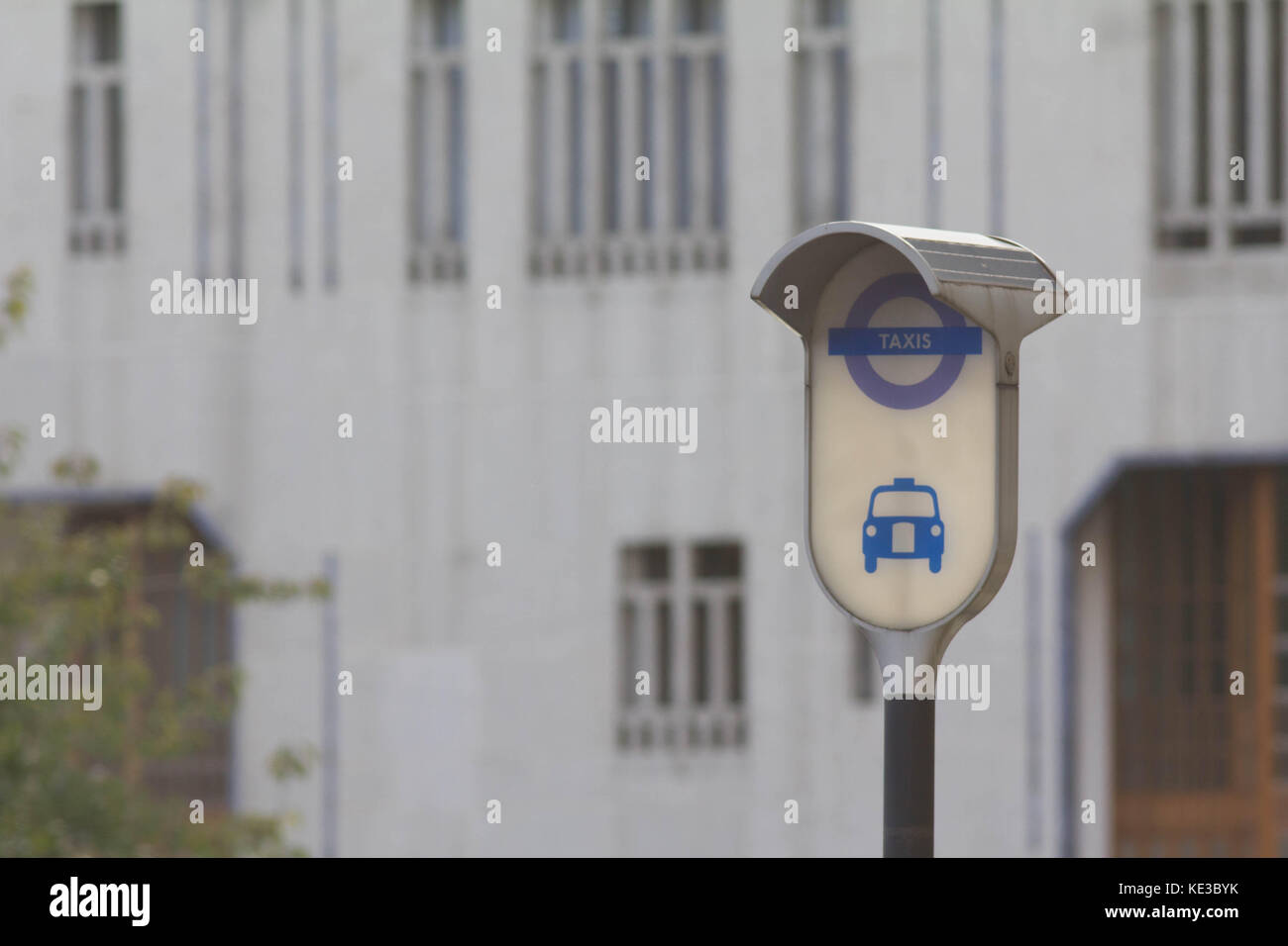 British taxi cab - parking mark - telephoto shot Stock Photo - Alamy